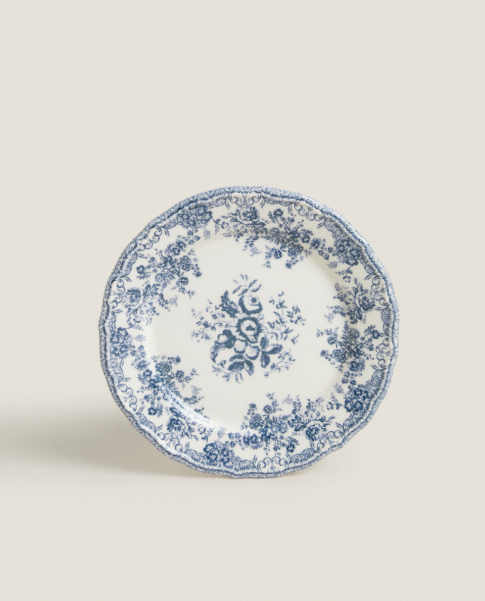 Platos de postre y pan