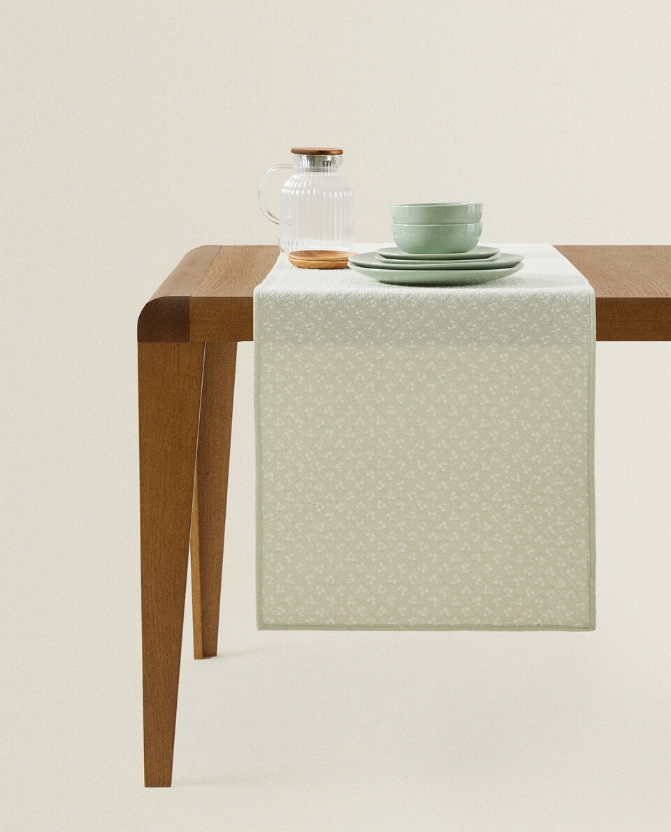 Traverse De Masă Textile Pentru MasᾸ Zona De Luat Masa Zara Home
