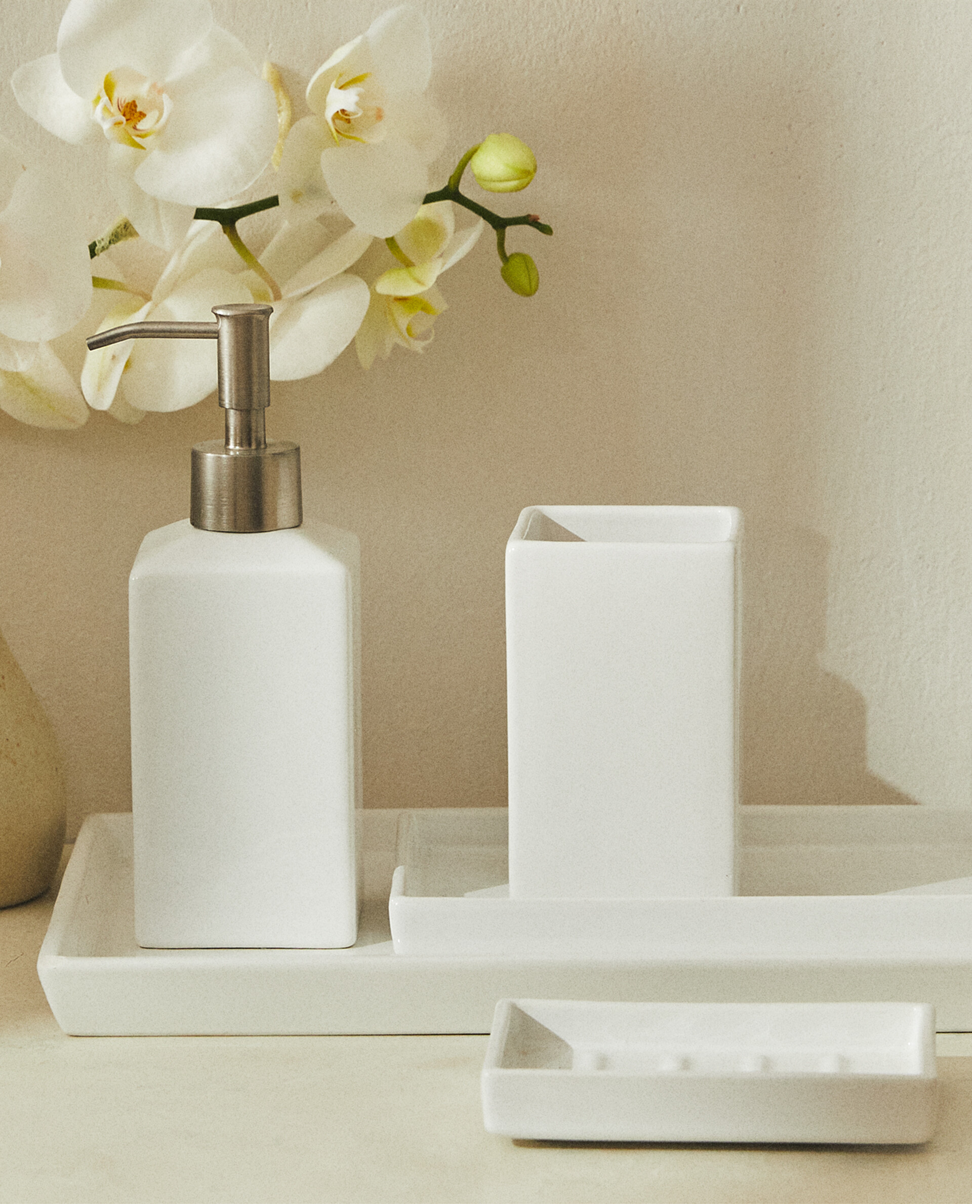 WHITE EARTHENWARE BATHROOM SET - Bathroom sets - BATHROOM ACCESSORIES ...