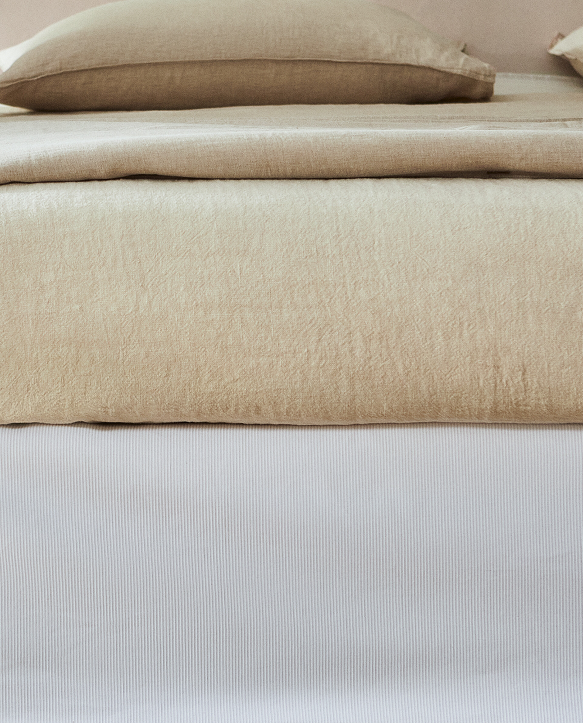 ΚΡΕΒΑΤΟΓΥΡΟΣ ΜΕ ΑΝΑΓΛΥΦΕΣ ΡΑΒΔΩΣΕΙΣ | Zara Home Ελλάδα / Greece