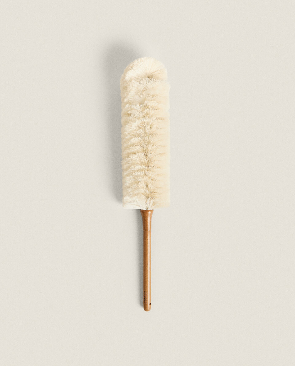 FEATHER DUSTER WITH WOODEN HANDLE | Zara Home Ελλάδα / Greece