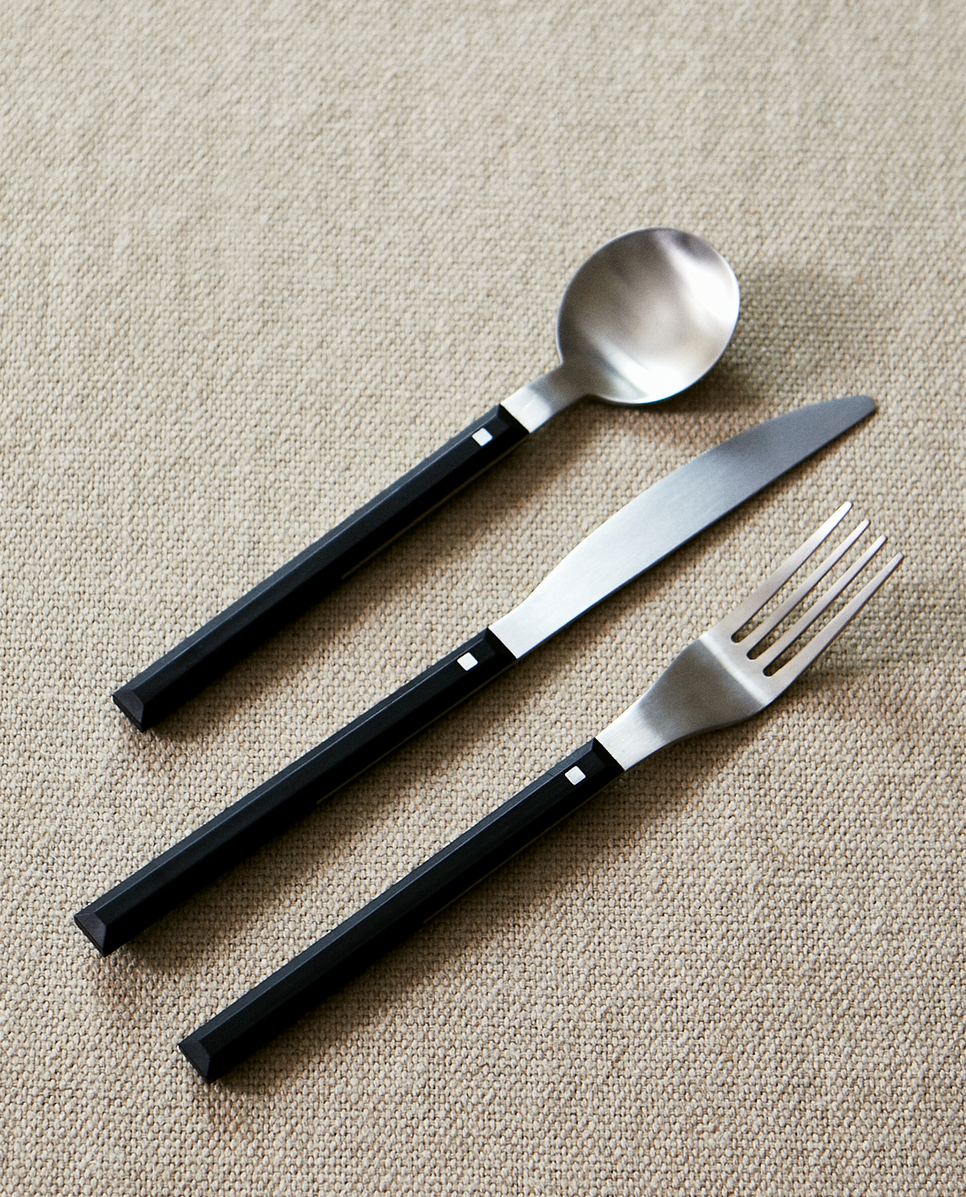 SET OF STEEL CUTLERY WITH HEXAGONAL HANDLE | Zara Home Türkiye / Turkey