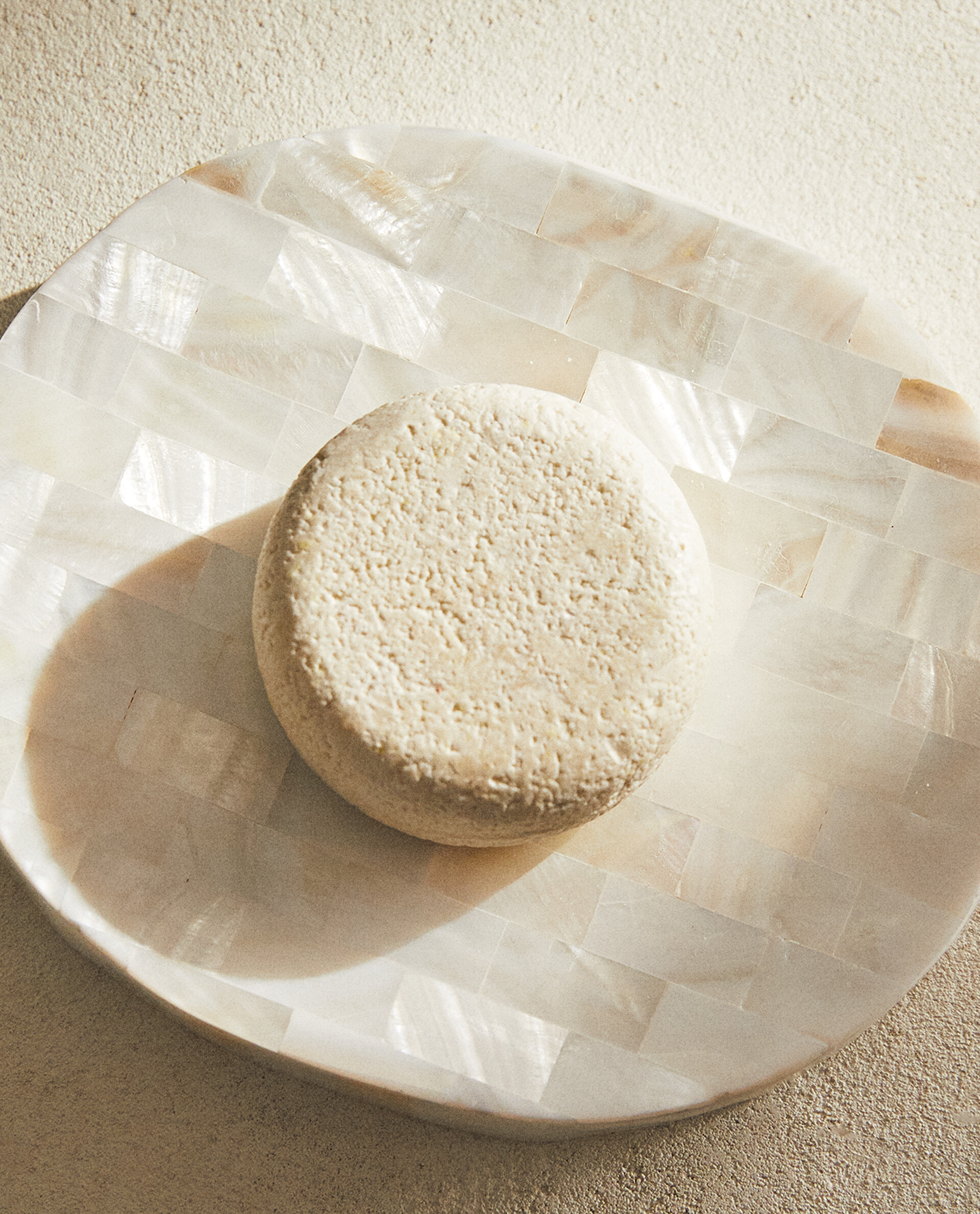 MOTHER-OF-PEARL-EFFECT BATHROOM SOAP DISH | Zara Home United Kingdom