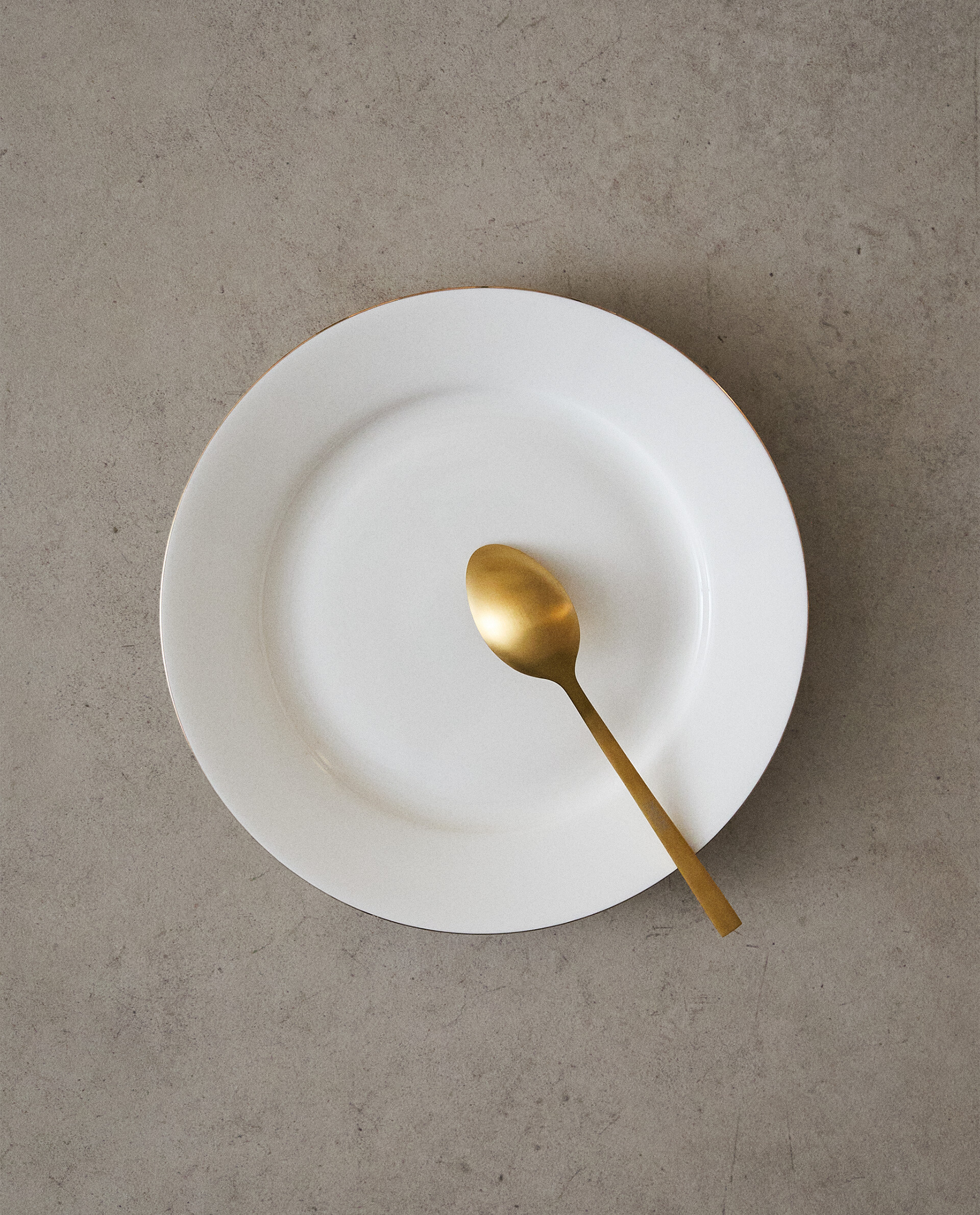 ASSIETTE À DESSERT PORCELAINE BONE CHINA BORD | Zara Home France