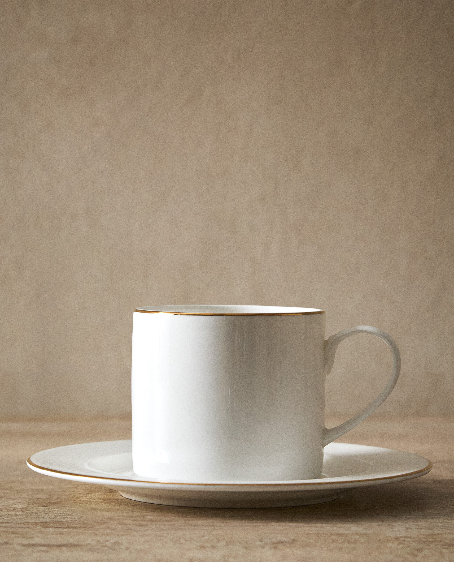 XÍCARA DE CHÁ COM PRATO BONE CHINA COM BORDA | Zara Home Brasil