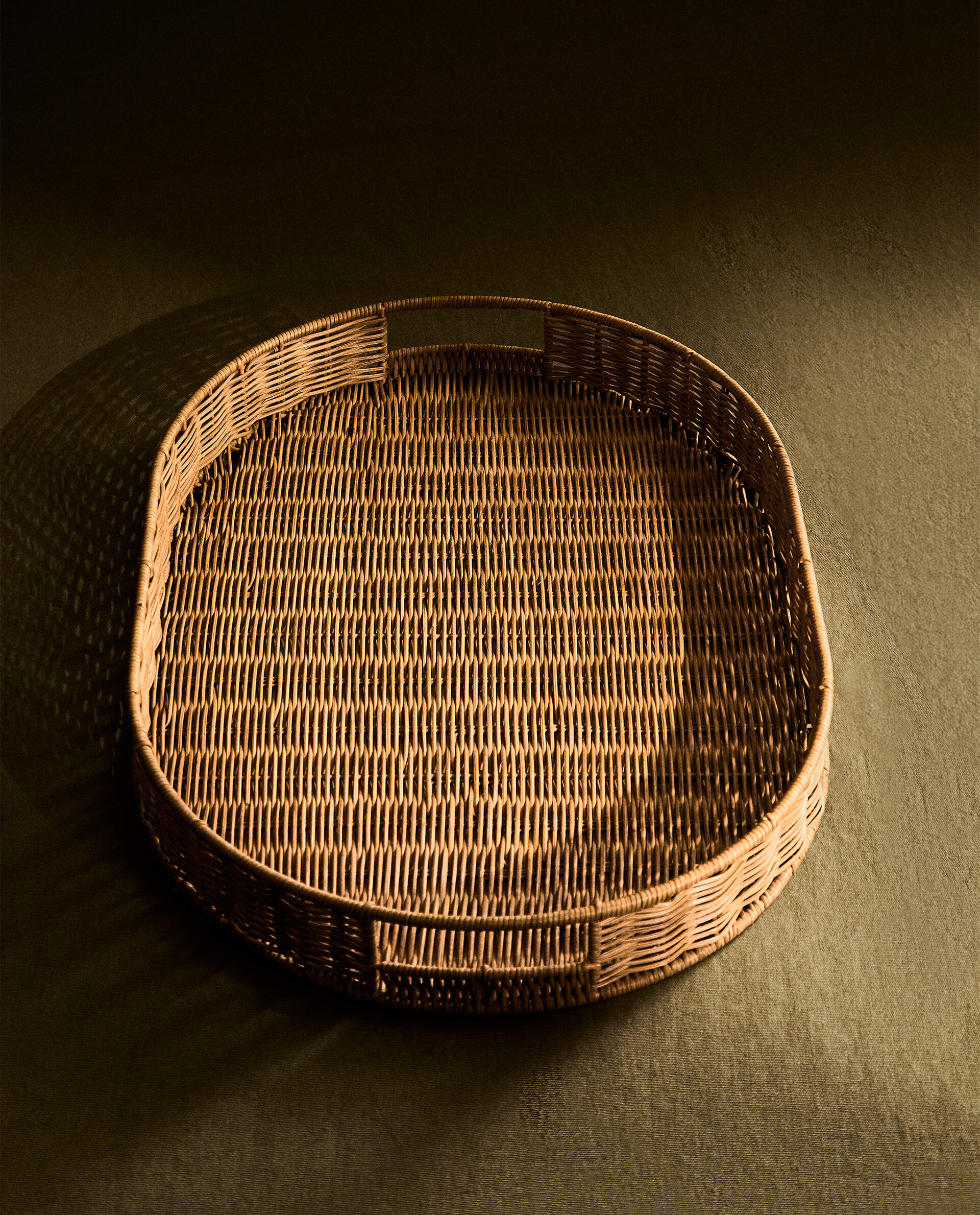 OVAL RATTAN TRAY WITH HANDLES | Zara Home Germany