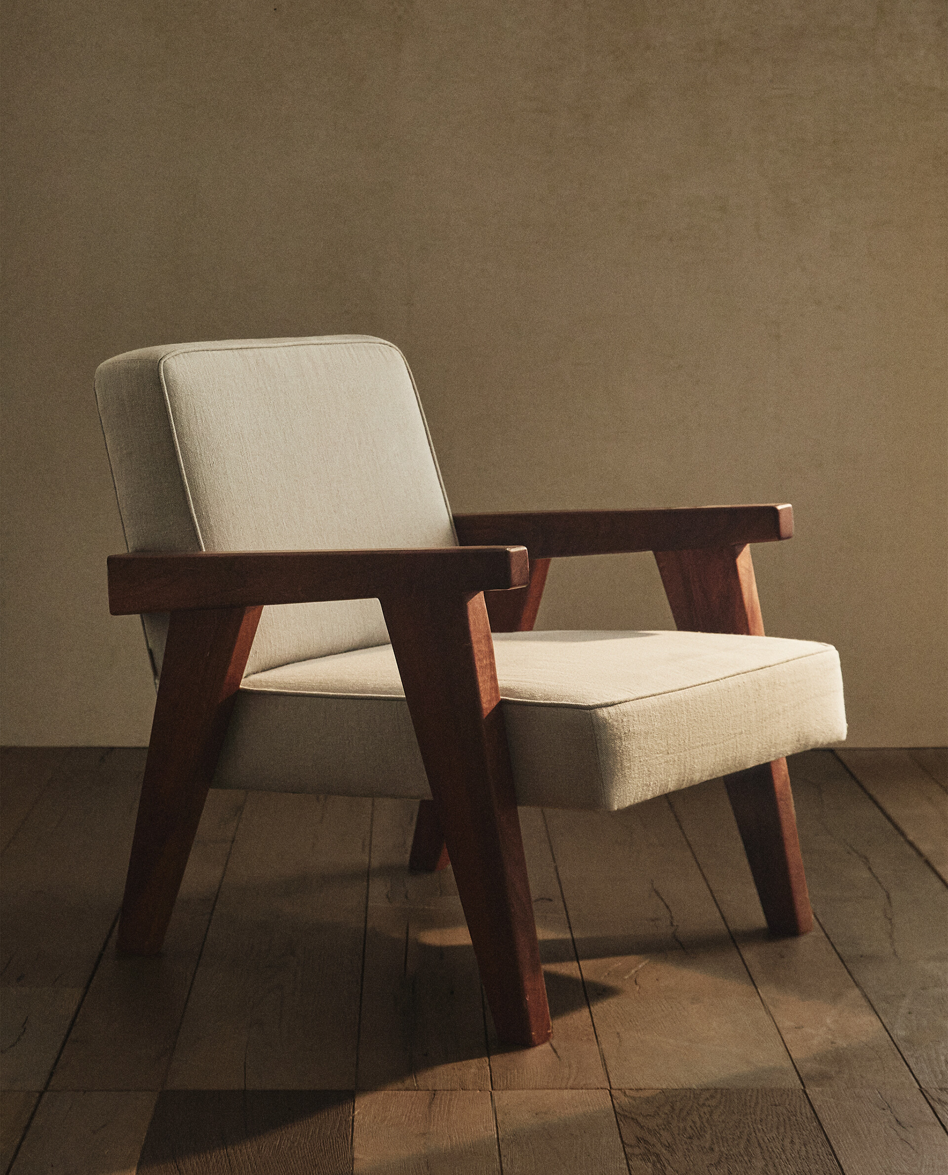 WALNUT UPHOLSTERED LINEN ARMCHAIR ZARA HOME BY BLASCO | Zara Home UAE - ABU DHABI/AL AIN/RAS AL ...
