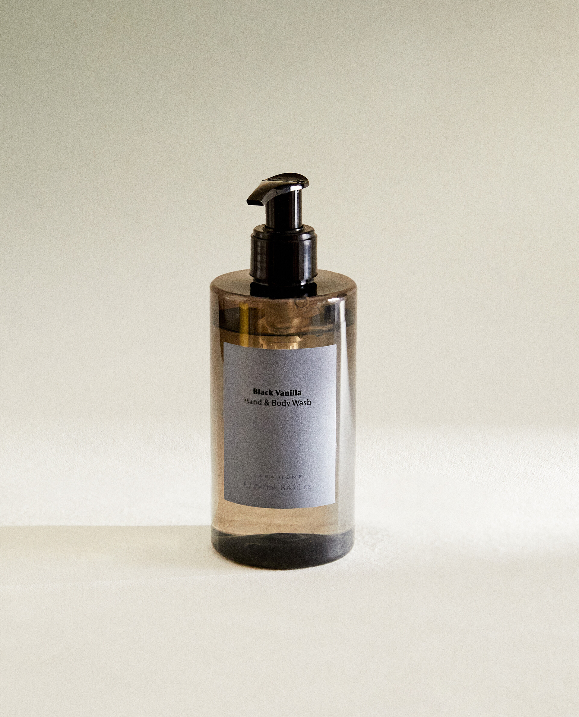(250 ML) JABÓN LÍQUIDO DE MANOS BLACK VANILLA | Zara Home México