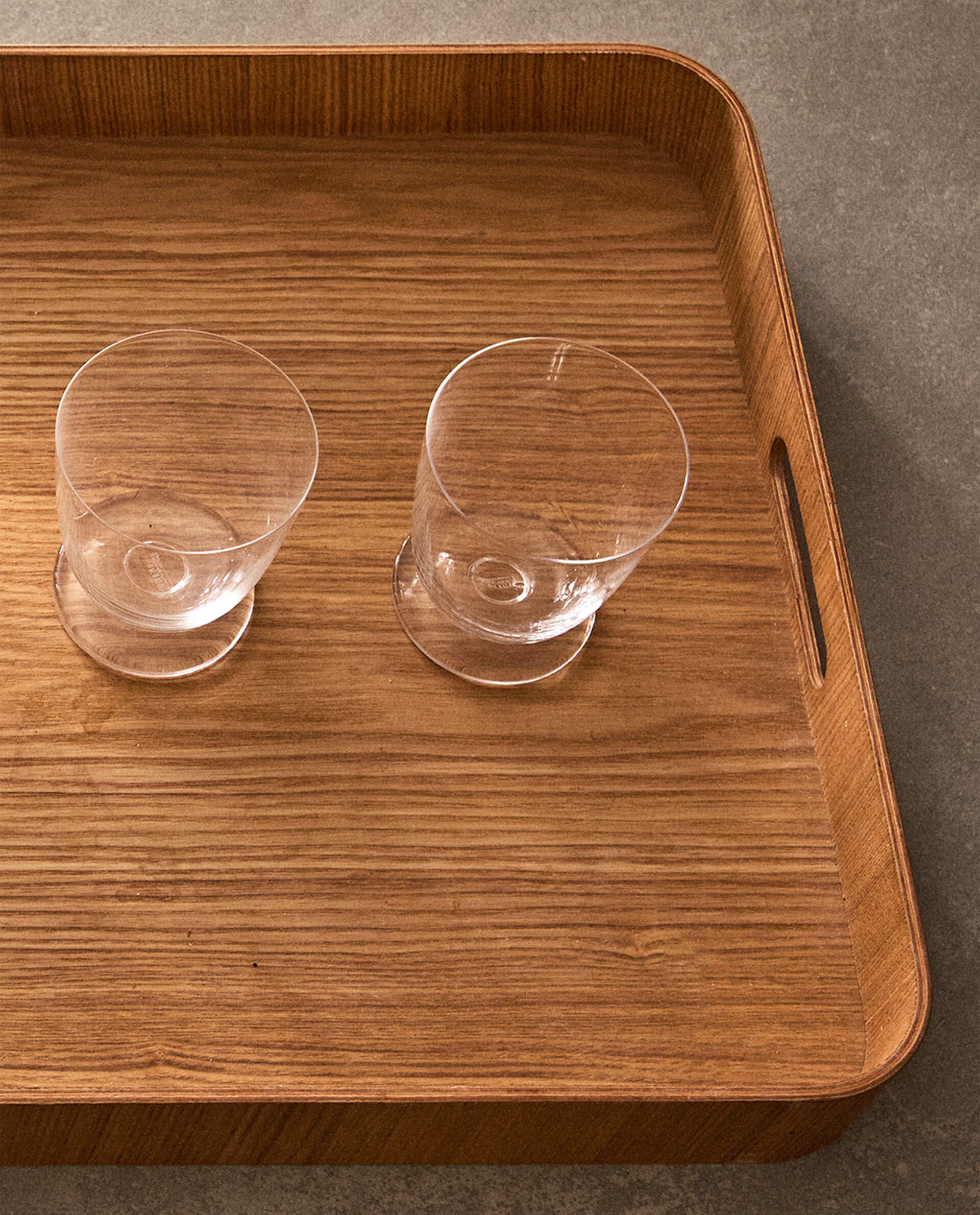 LARGE NON-SLIP TRAY | Zara Home United Kingdom