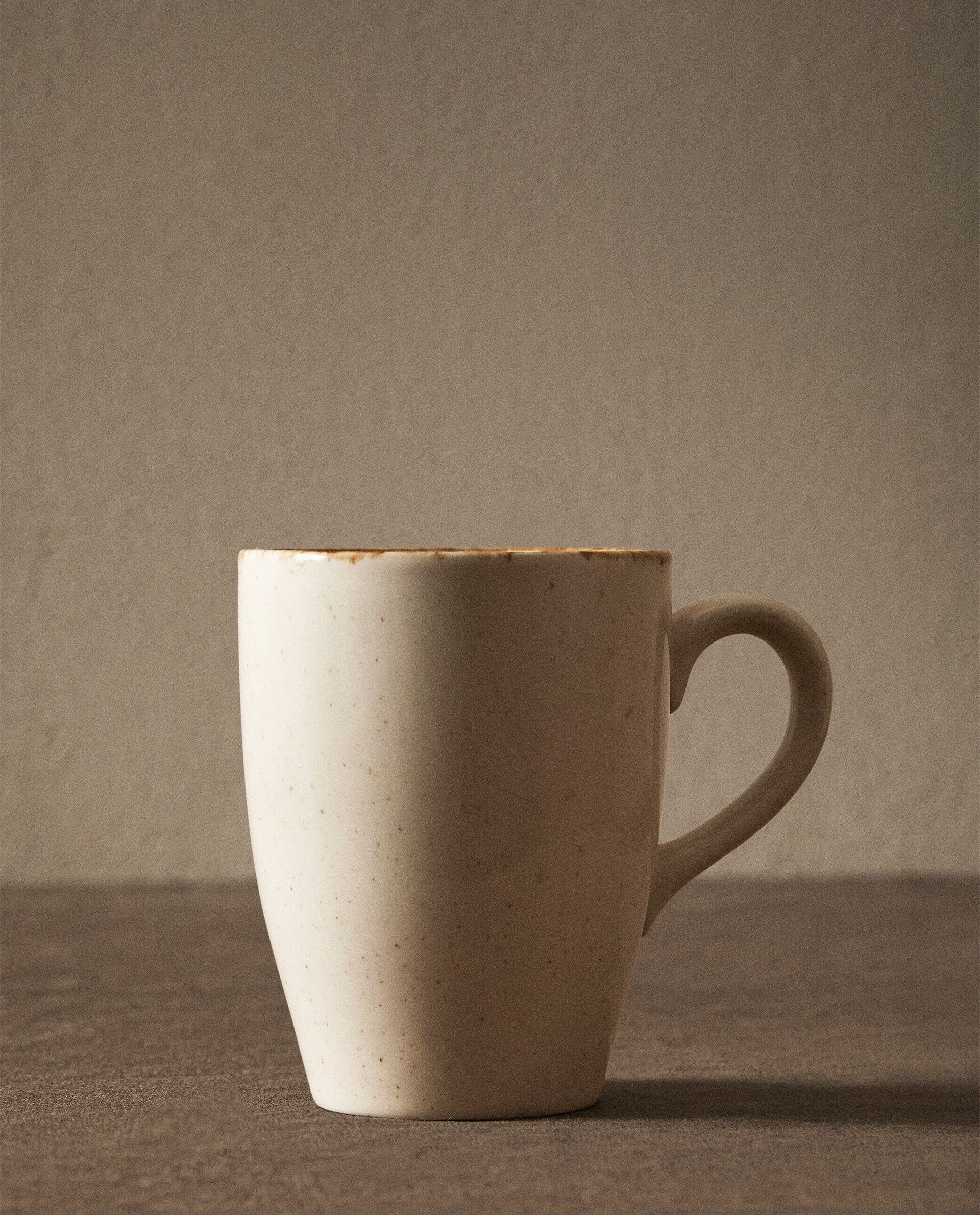 PORCELAIN MUG WITH ANTIQUE FINISH RIM | Zara Home Canada