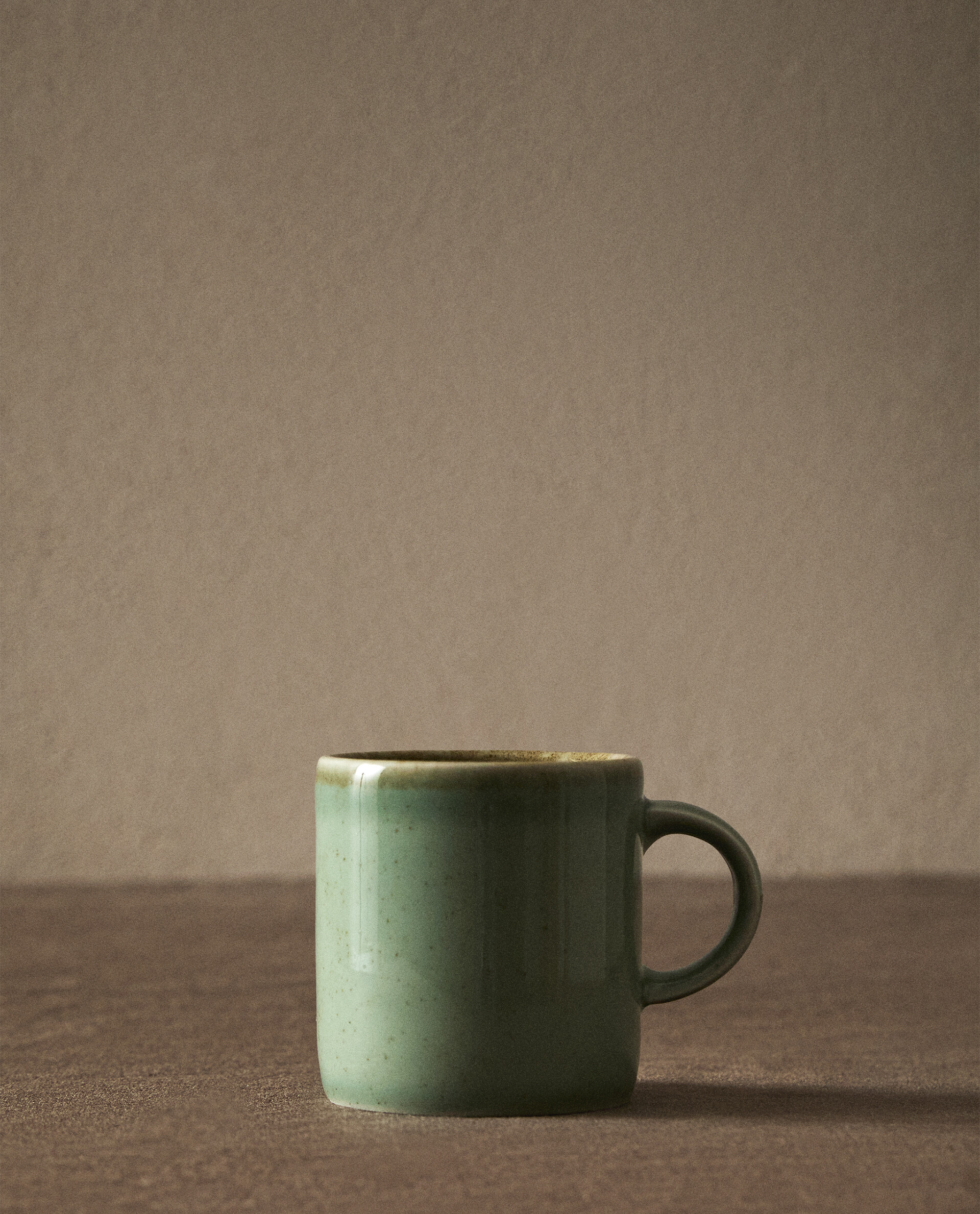 PORCELAIN MUG WITH ANTIQUE FINISH RIM | Zara Home Canada