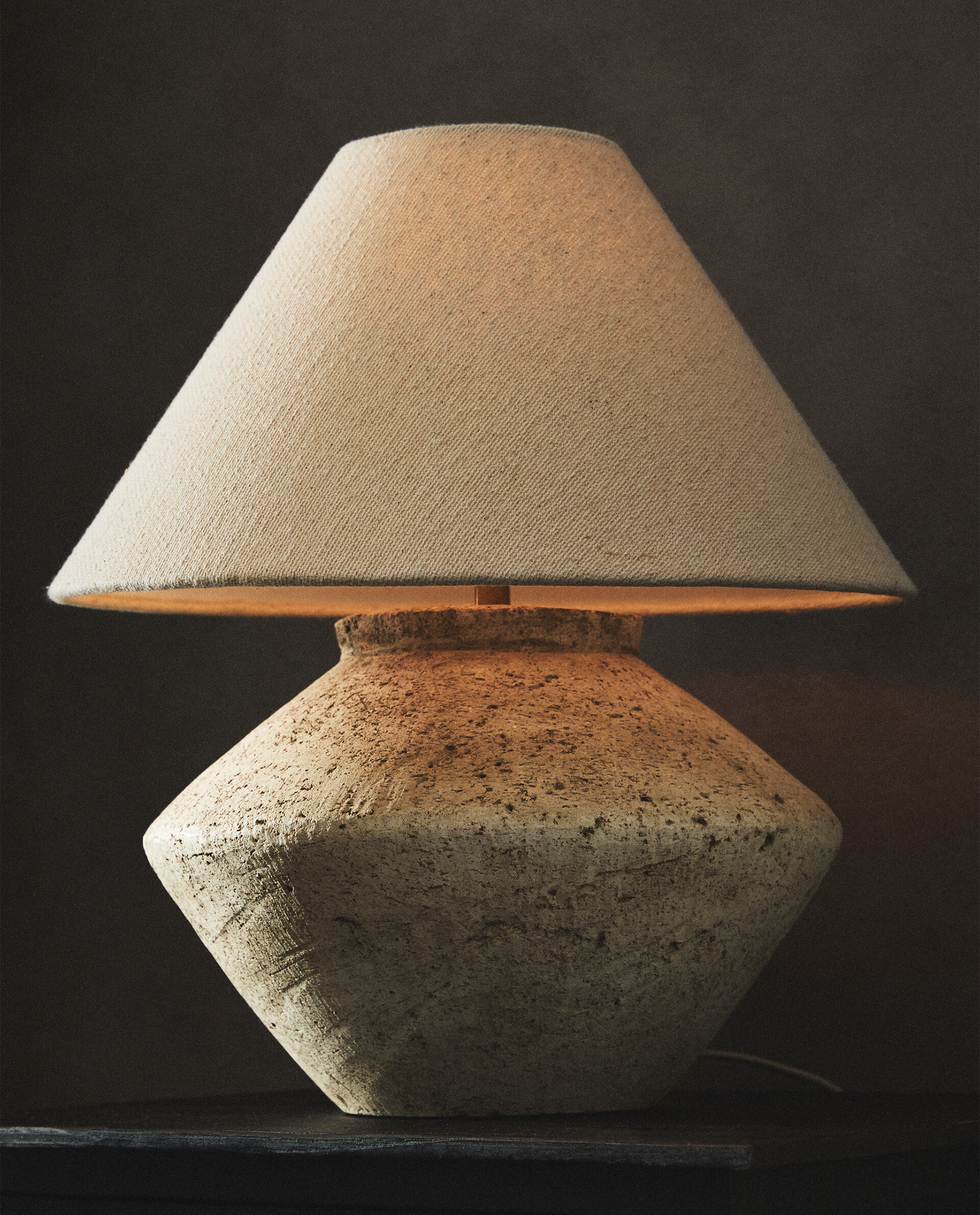 LARGE TABLE LAMP WITH EARTHENWARE BASE | Zara Home UAE - ABU DHABI/AL ...