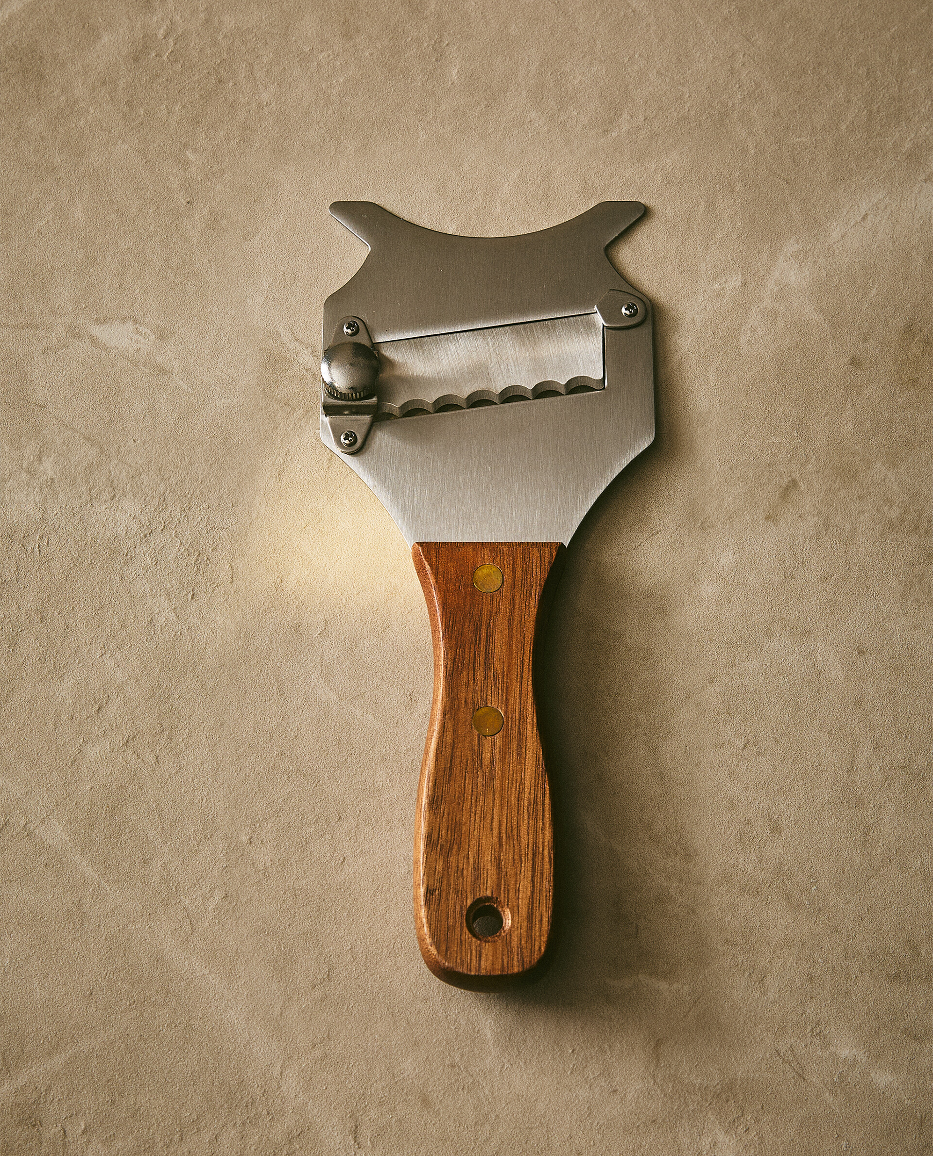 ACACIA STEEL TRUFFLE GRATER | Zara Home UAE - ABU DHABI/AL AIN/RAS AL ...