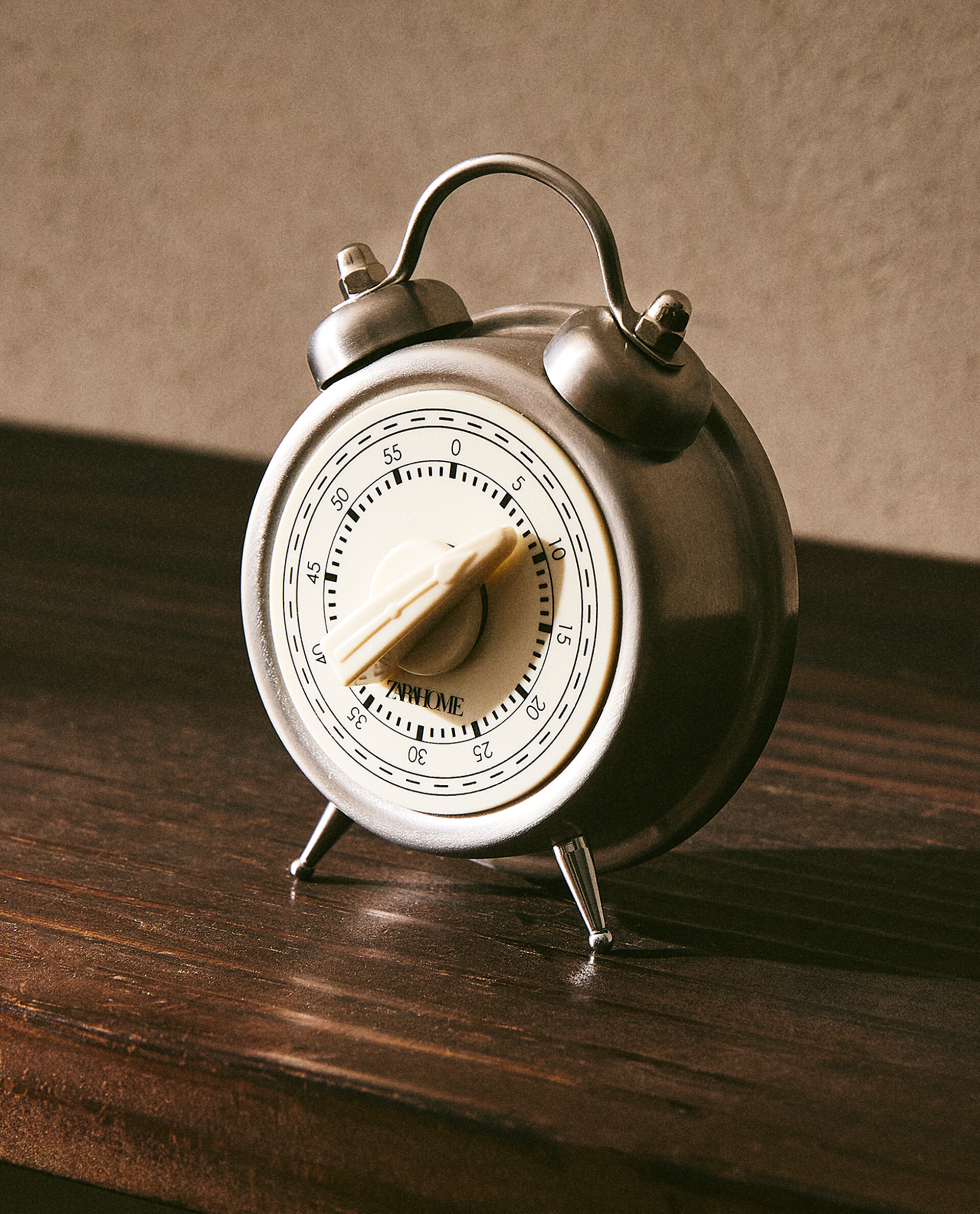TIMER WITH LEGS AND HANDLE | Zara Home Ireland