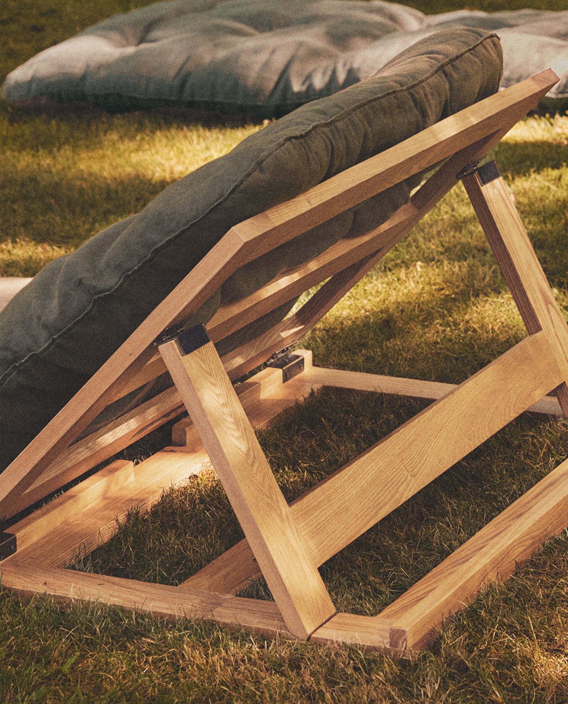 FOLDABLE ASH WOOD FLOOR BACK REST | Zara Home Ireland