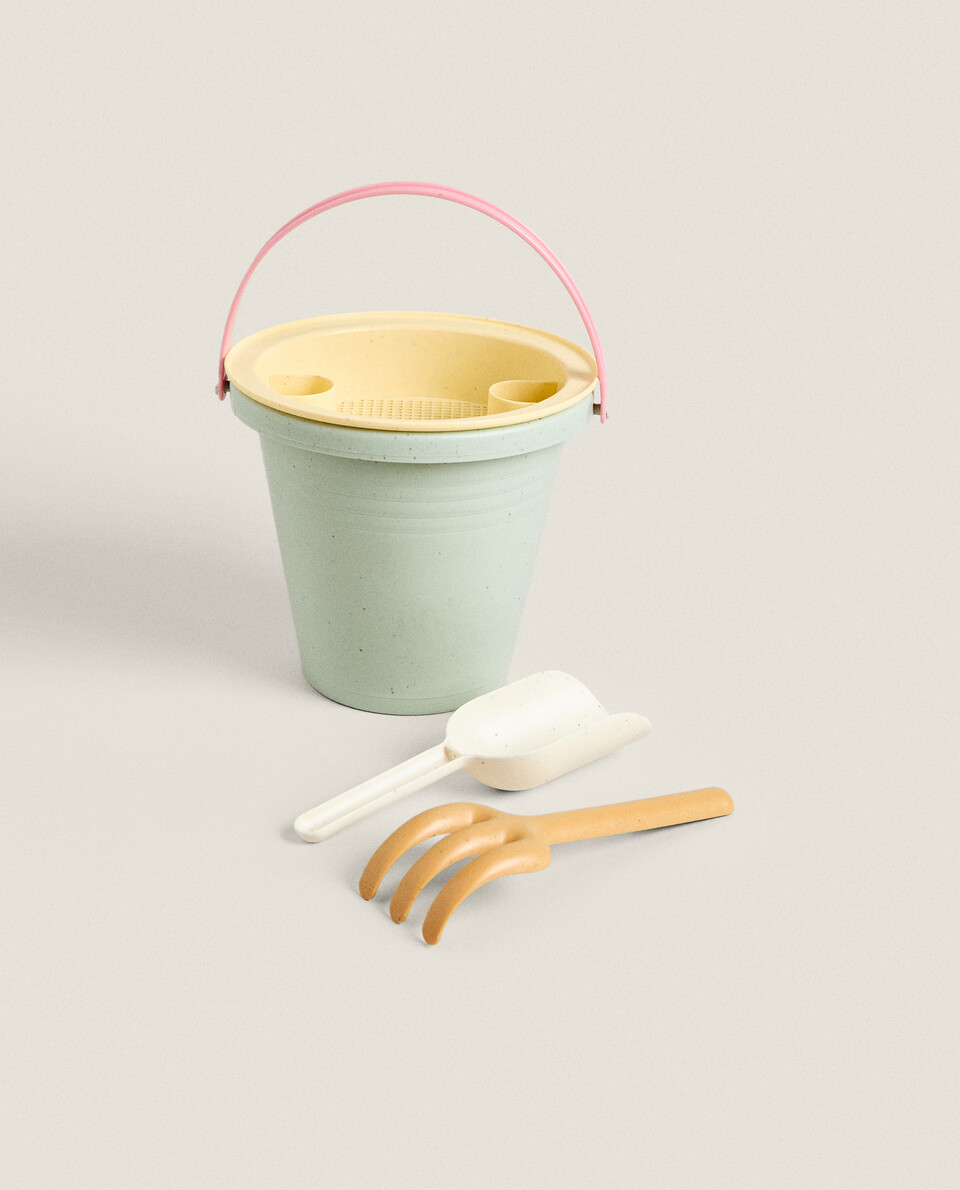 CHILDREN’S BEACH TOY SET WITH BUCKET AND SPADES (SET OF 4) | Zara Home ...