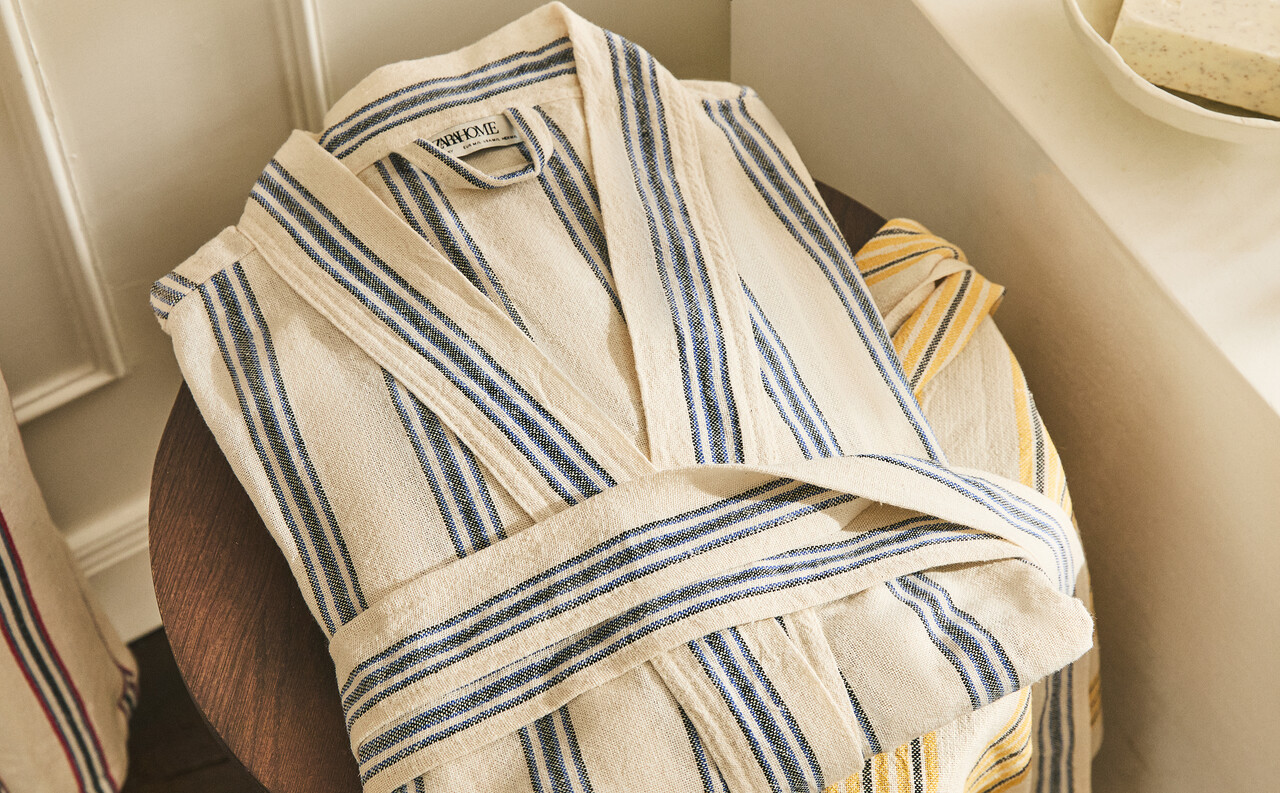 HALATE DE BAIE ȘI PAPUCI DE CASĂ