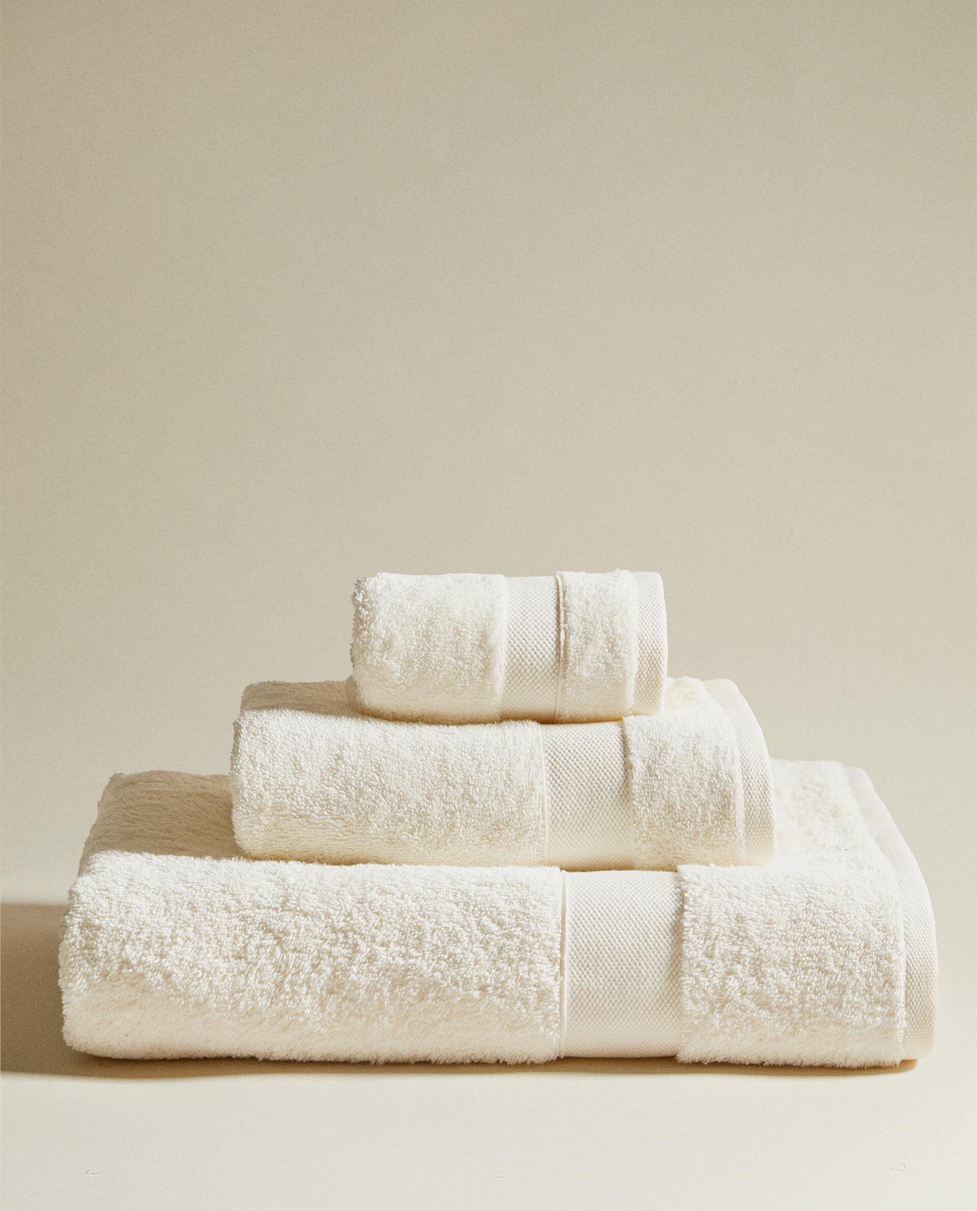 600 GXM² TOWEL SET | Zara Home Saudi Arabia