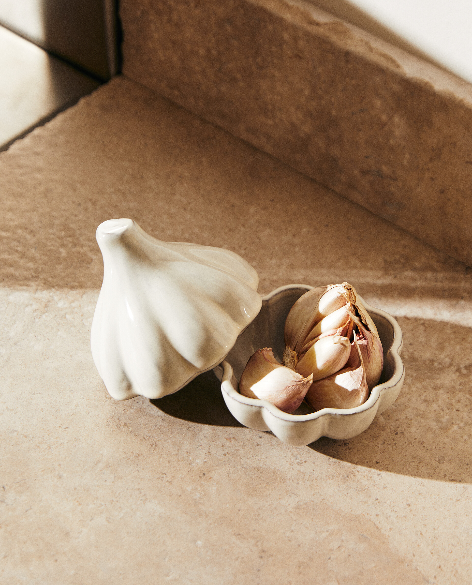 TERRACOTTA GARLIC STORAGE JAR | Zara Home United Kingdom TERRACOTTA GARLIC STORAGE JAR | Zara Home United Kingdom