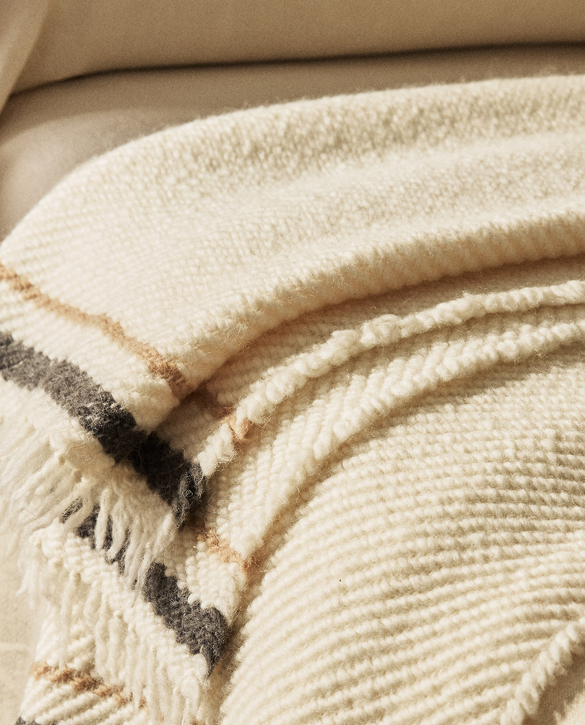 STRIPED WOOL THROW | Zara Home Worldwide