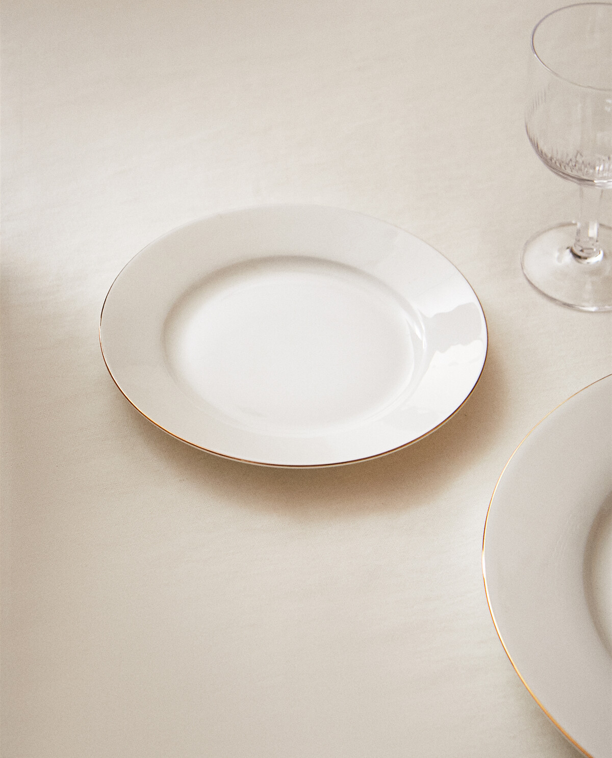 Platos de postre y pan