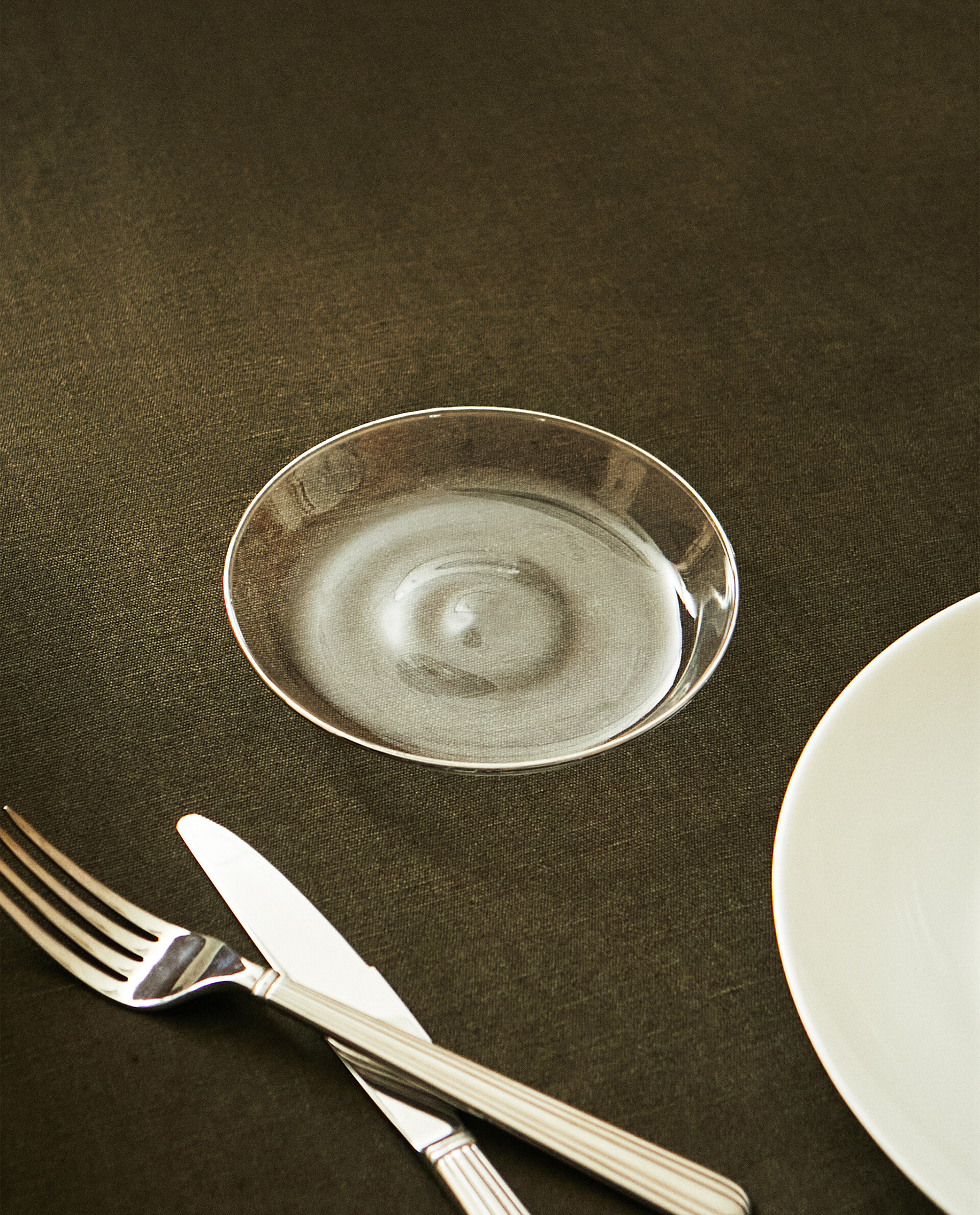 Piring kue dan piring kecil