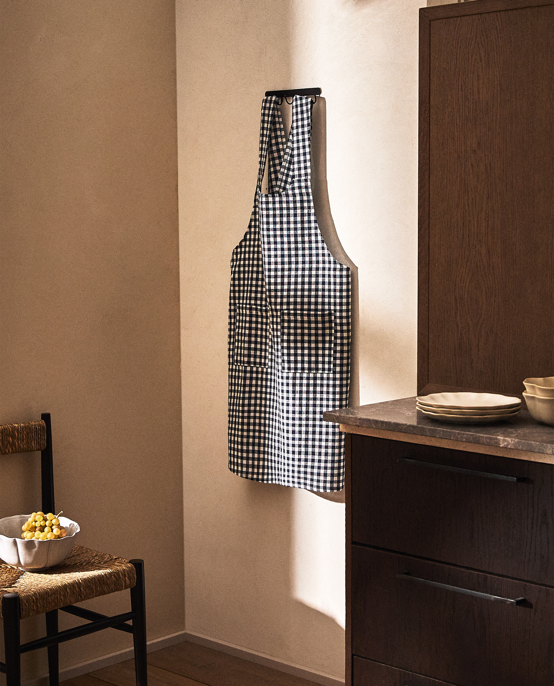GINGHAM CHECK COTTON APRON - FROM -40% - SALE | Zara Home United Kingdom