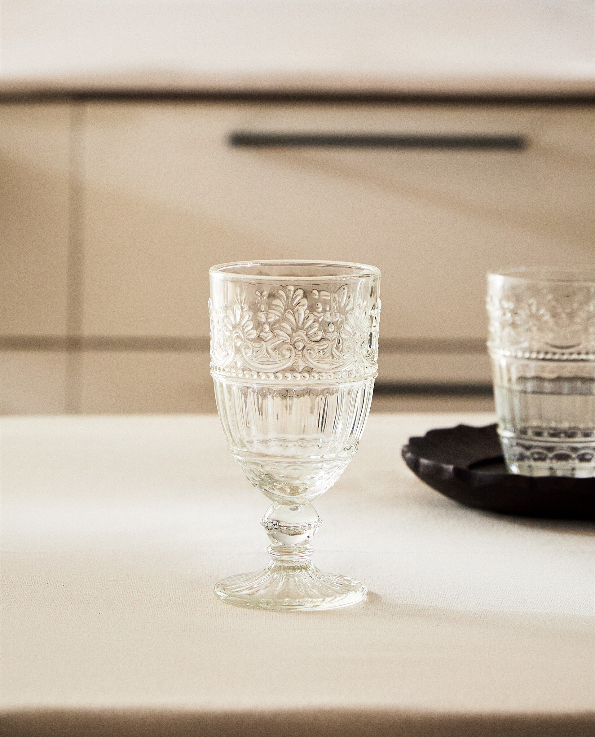RAISED FLORAL DESIGN WINE GLASS | Zara Home United States of America