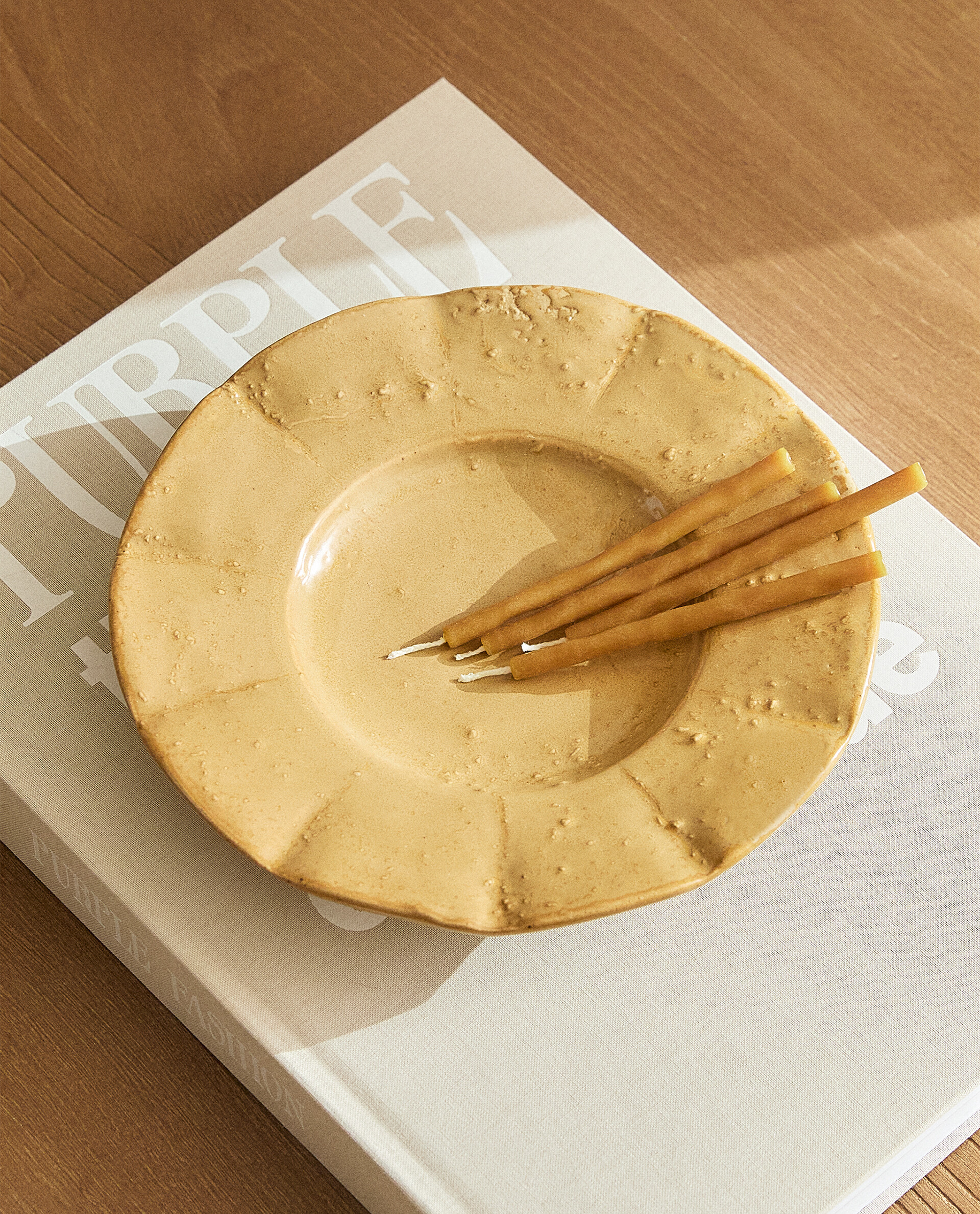 DECORATIVE CERAMIC PLATE | Zara Home UAE - ABU DHABI/AL AIN/RAS AL-KHAIMAH‎