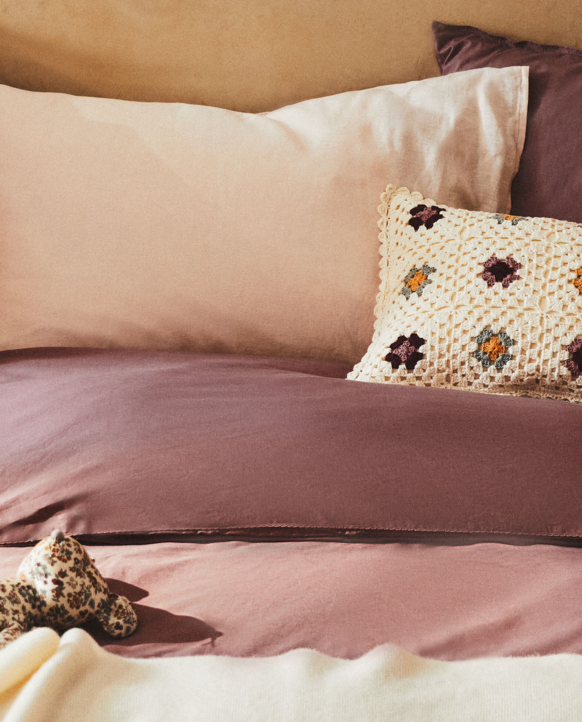 ПАМУЧЕН ДЕТСКИ ПЛИК ЗА ЮРГАН С ДЕКОРАТИВЕН ШЕВ Zara Home България