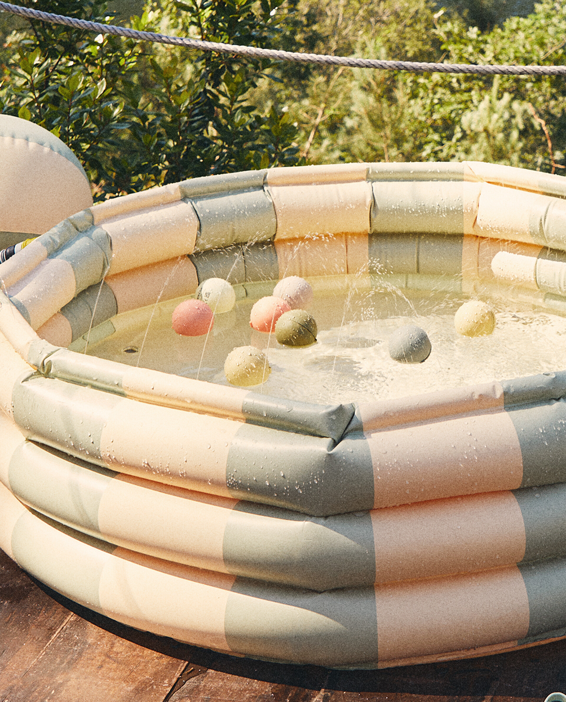 CHILDREN’S STRIPED INFLATABLE BEACH POOL | Zara Home United Kingdom