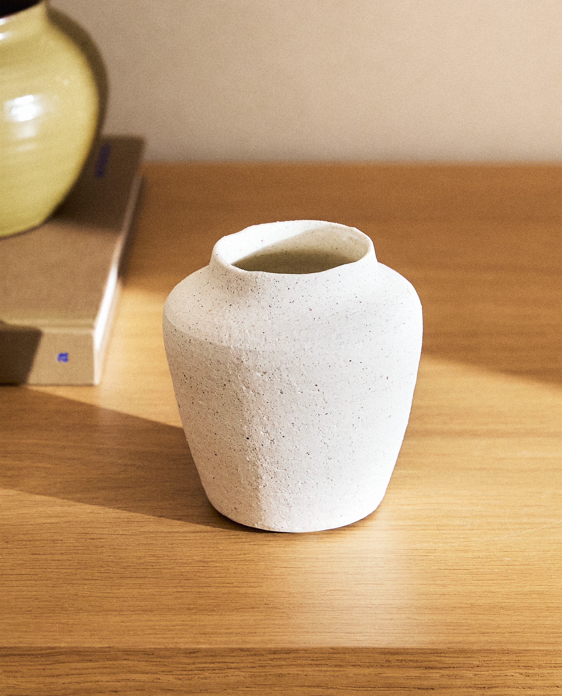 WHITE STONEWARE VASE | Zara Home UAE - ABU DHABI/AL AIN/RAS AL-KHAIMAH‎