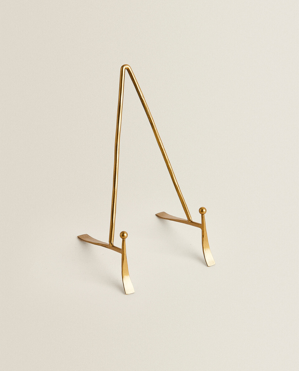 Gold Metal Display Stand at Christian Liao blog
