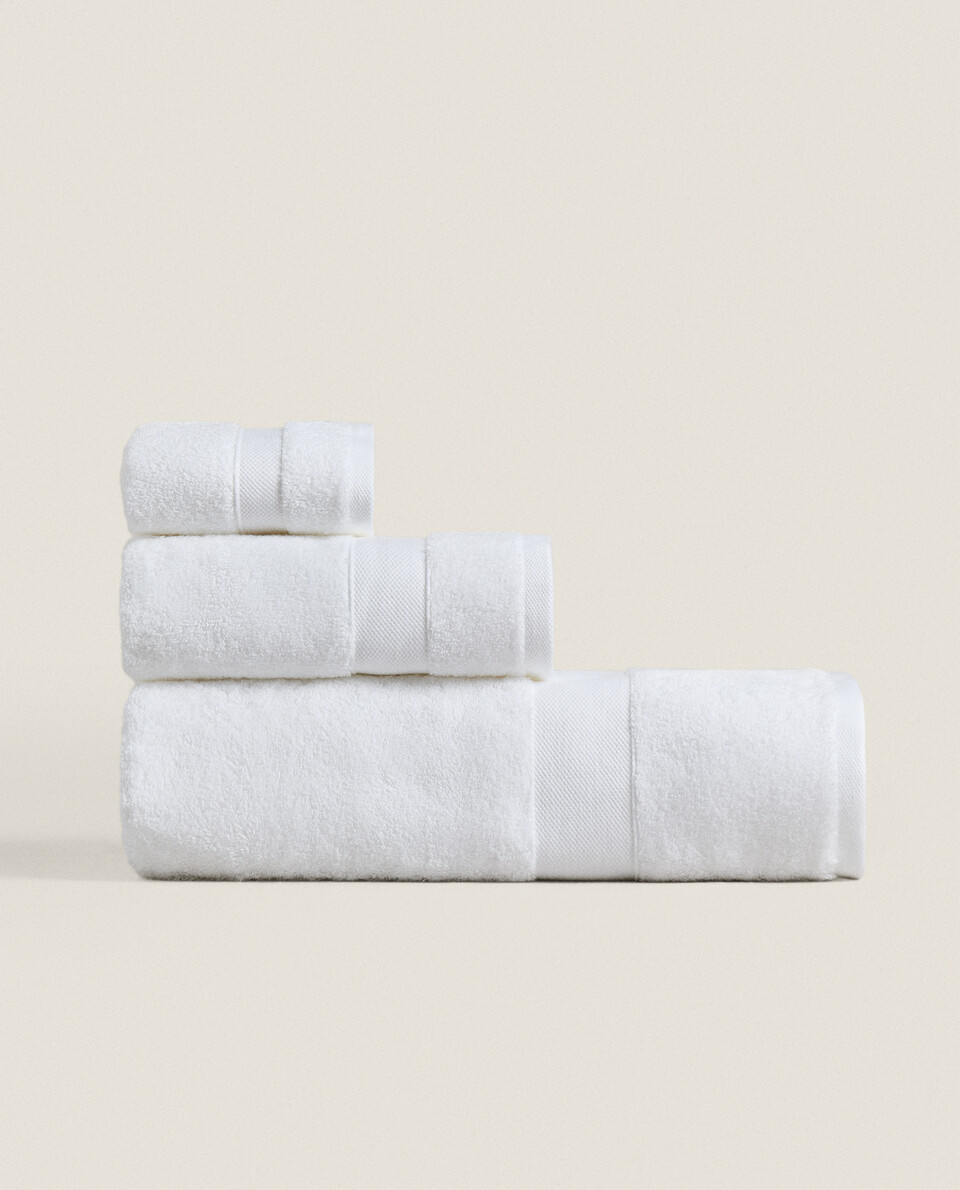 Basic bathroom towels