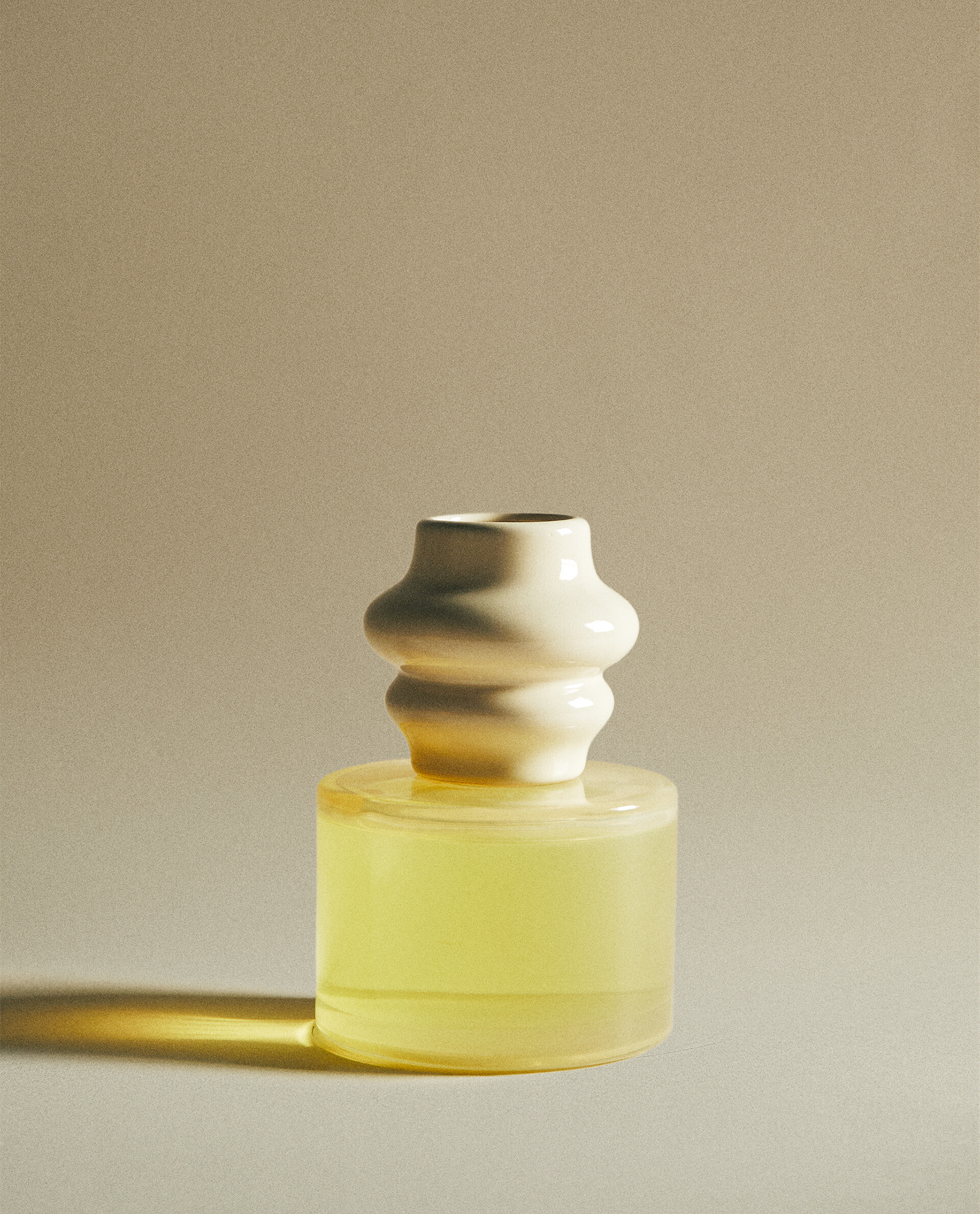 (6.09 oz) WHITE PETALS SCENTED REED DIFFUSER | Zara Home United States ...