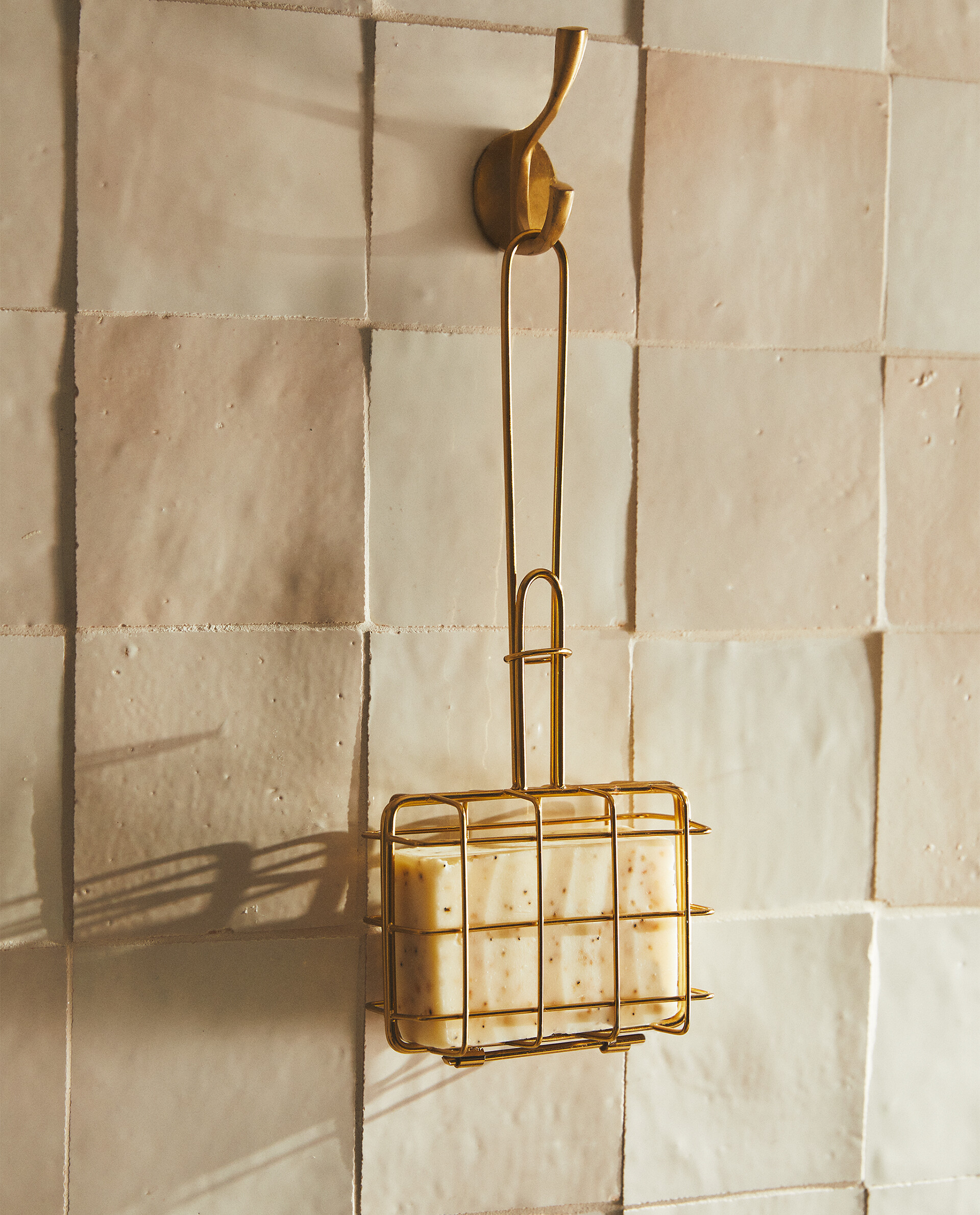 GOLDEN METAL SOAP HANGER | Zara Home United States of America