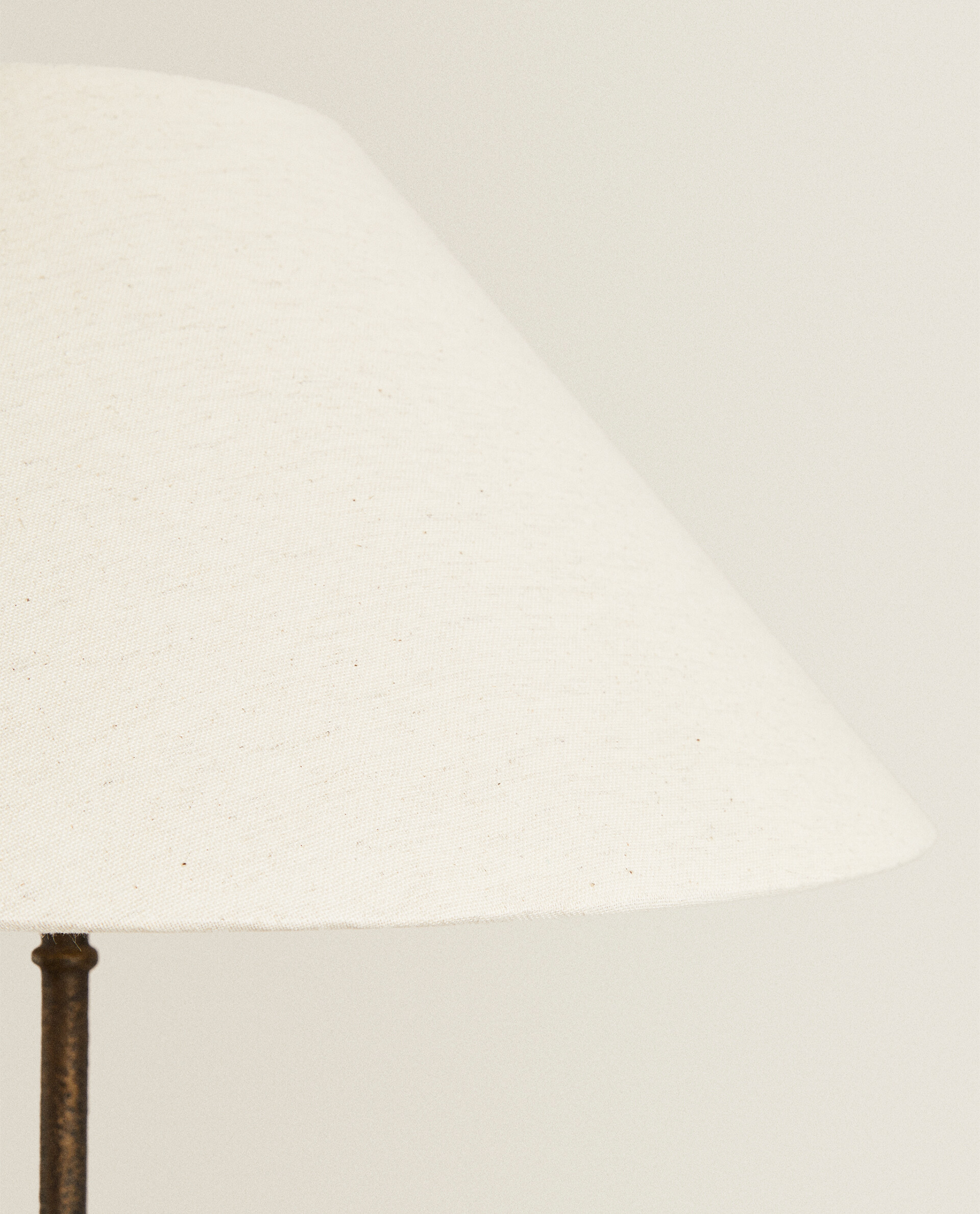 TRIPOD BASE FLOOR LAMP