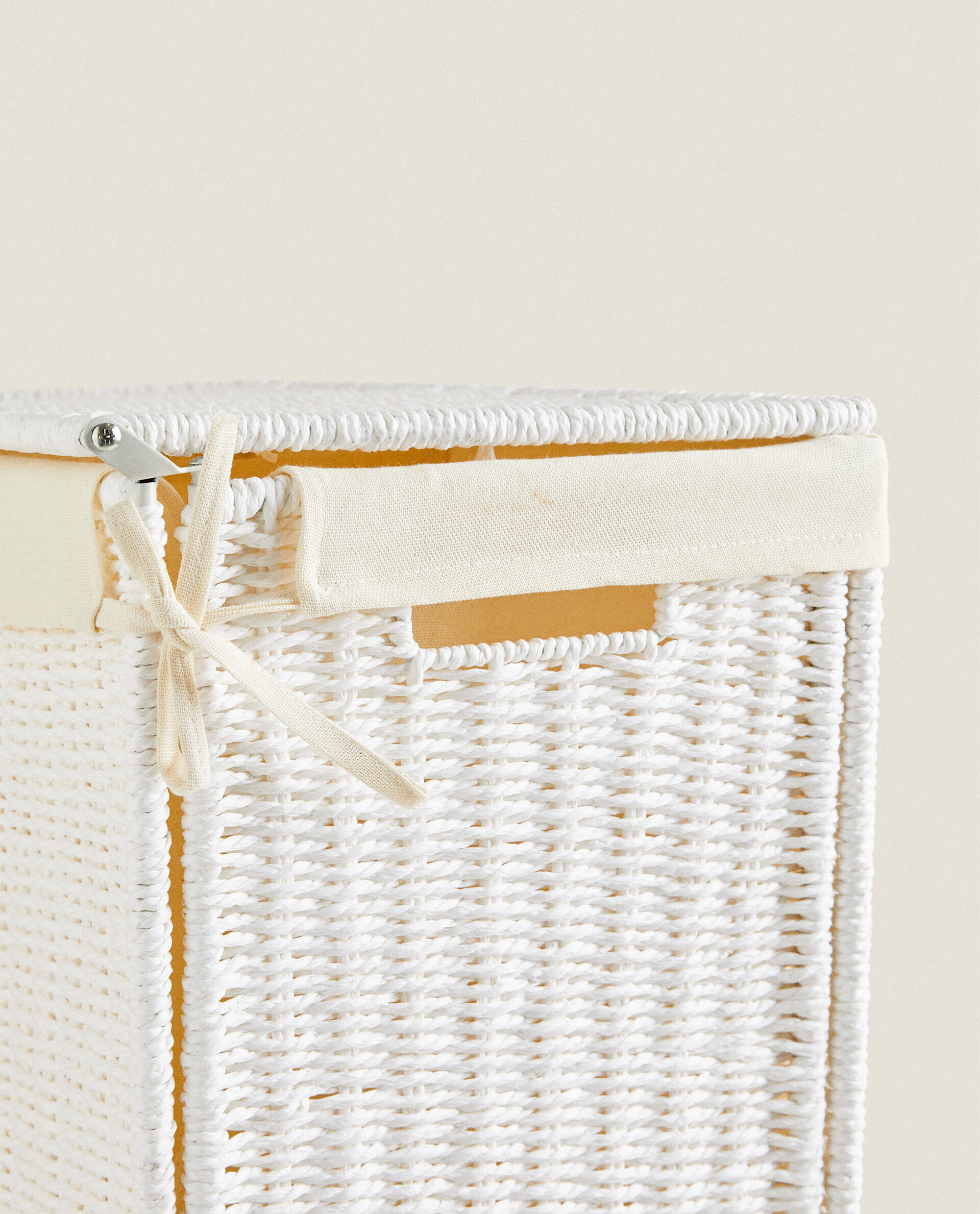 LAUNDRY BASKET WITH TWO COMPARTMENTS