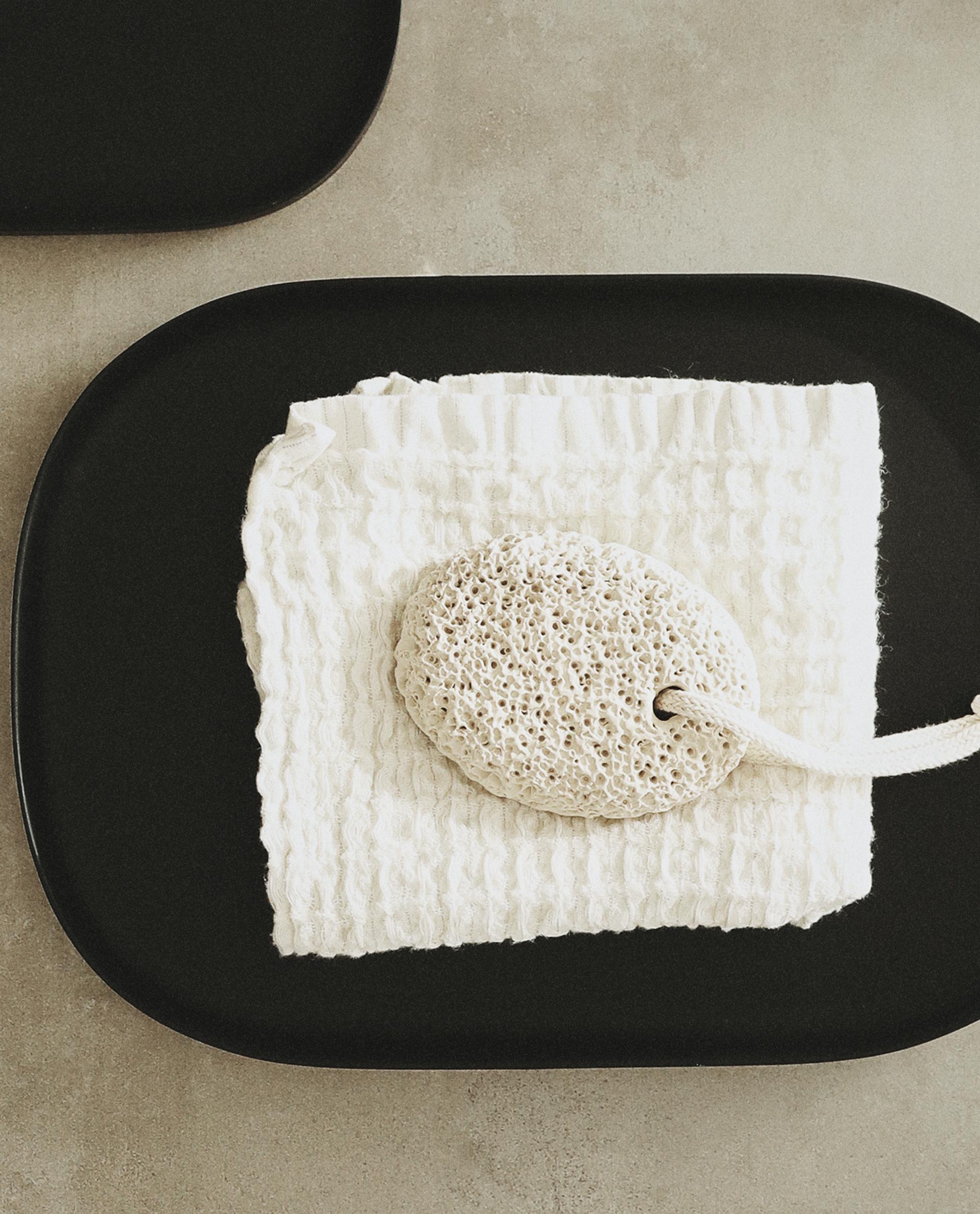 LARGE BLACK RESIN BATHROOM TRAY | Zara Home Kuwait