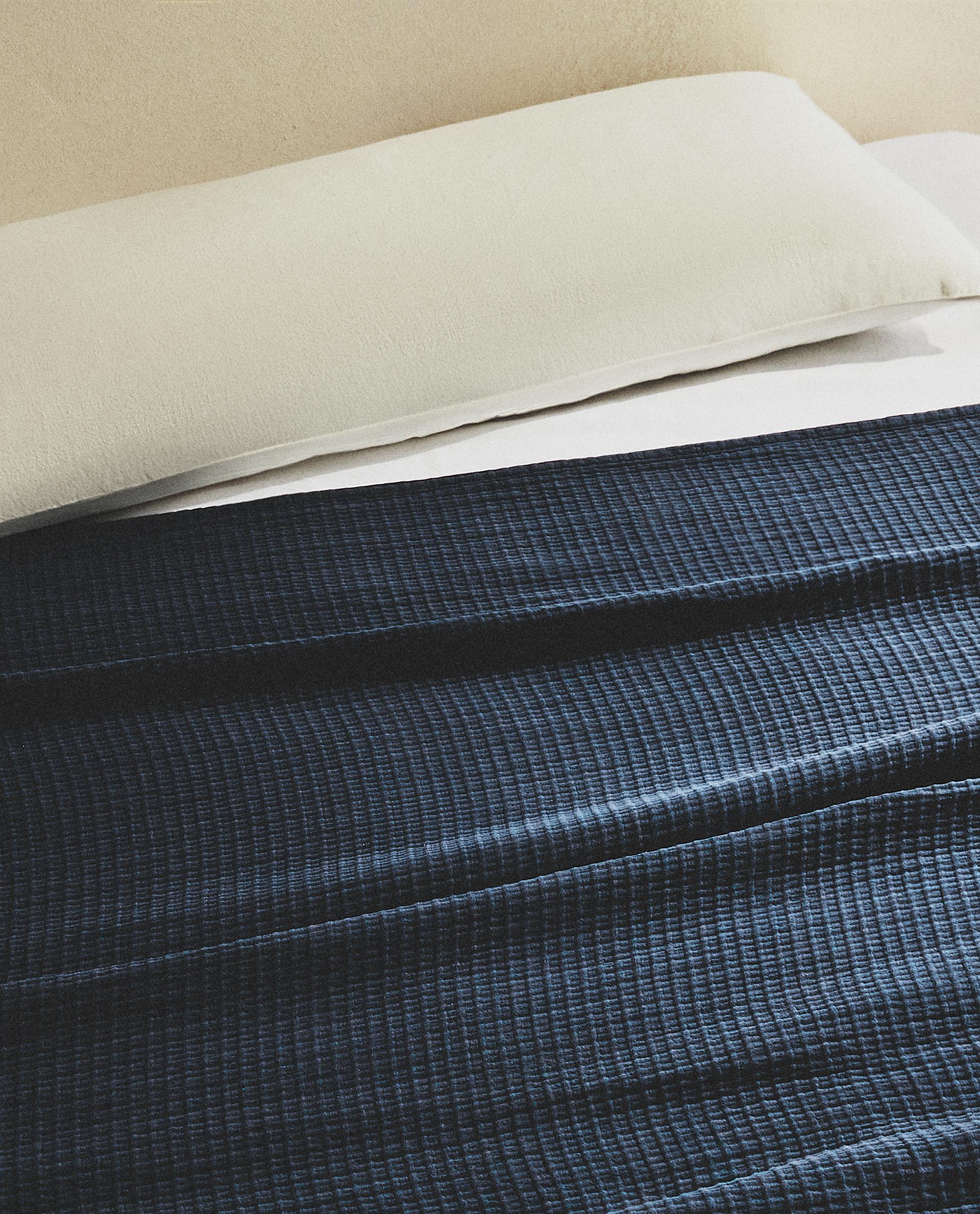 COLCHA COM TEXTURA DE GAZE | Zara Home Brasil