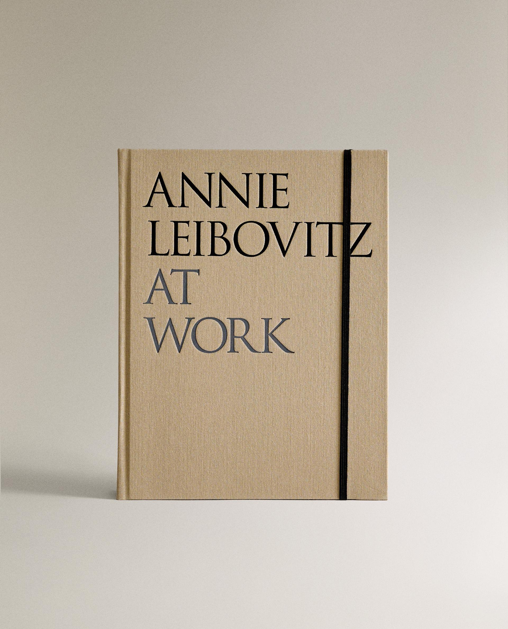 LIBRO ANNIE LEIBOVITZ AT WORK - Vedi tutto - NEW COLLECTION - SOGGIORNO ...