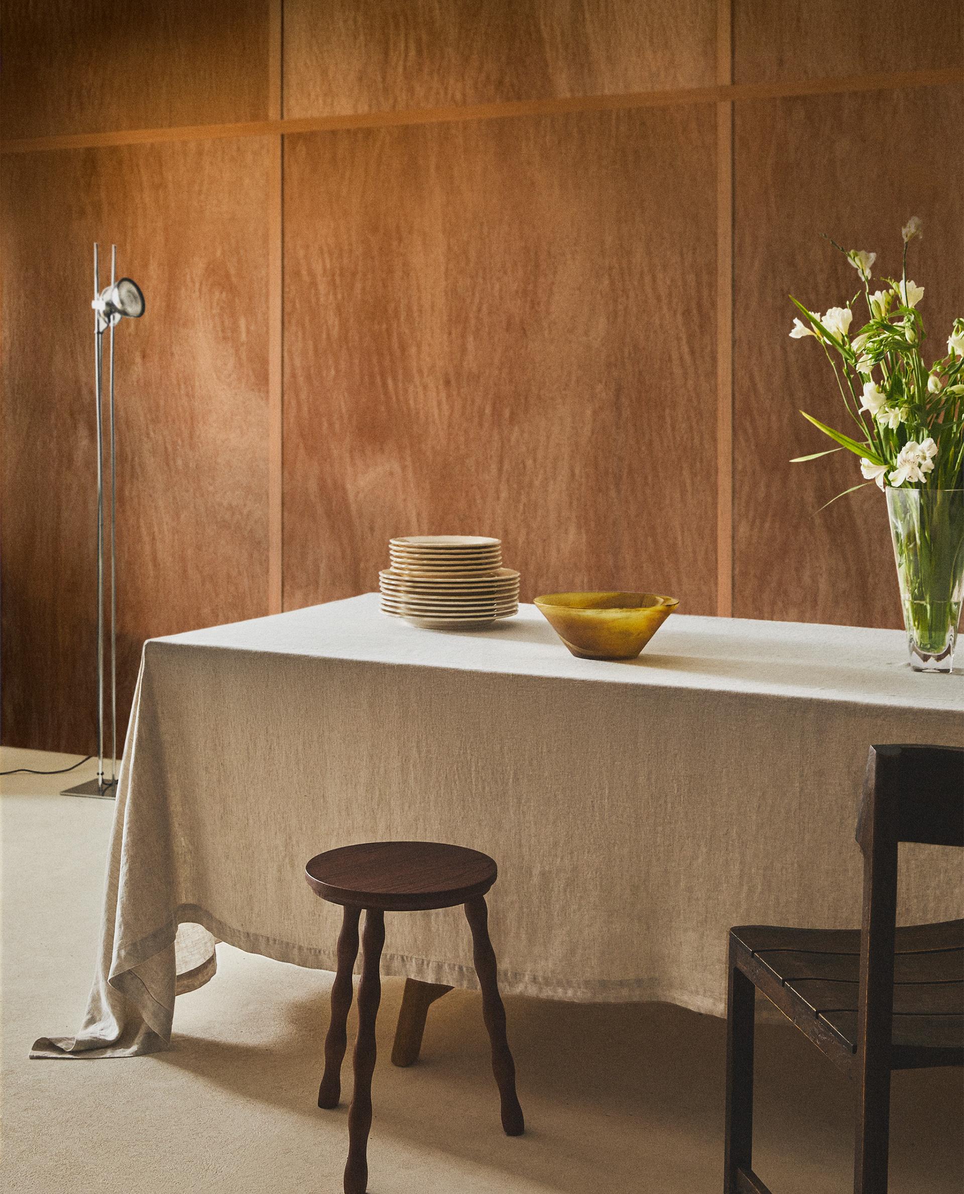 ΛΙΝΟ ΞΕΒΑΜΜΕΝΟ ΤΡΑΠΕΖΟΜΑΝΤΙΛΟ | Zara Home Ελλάδα / Greece