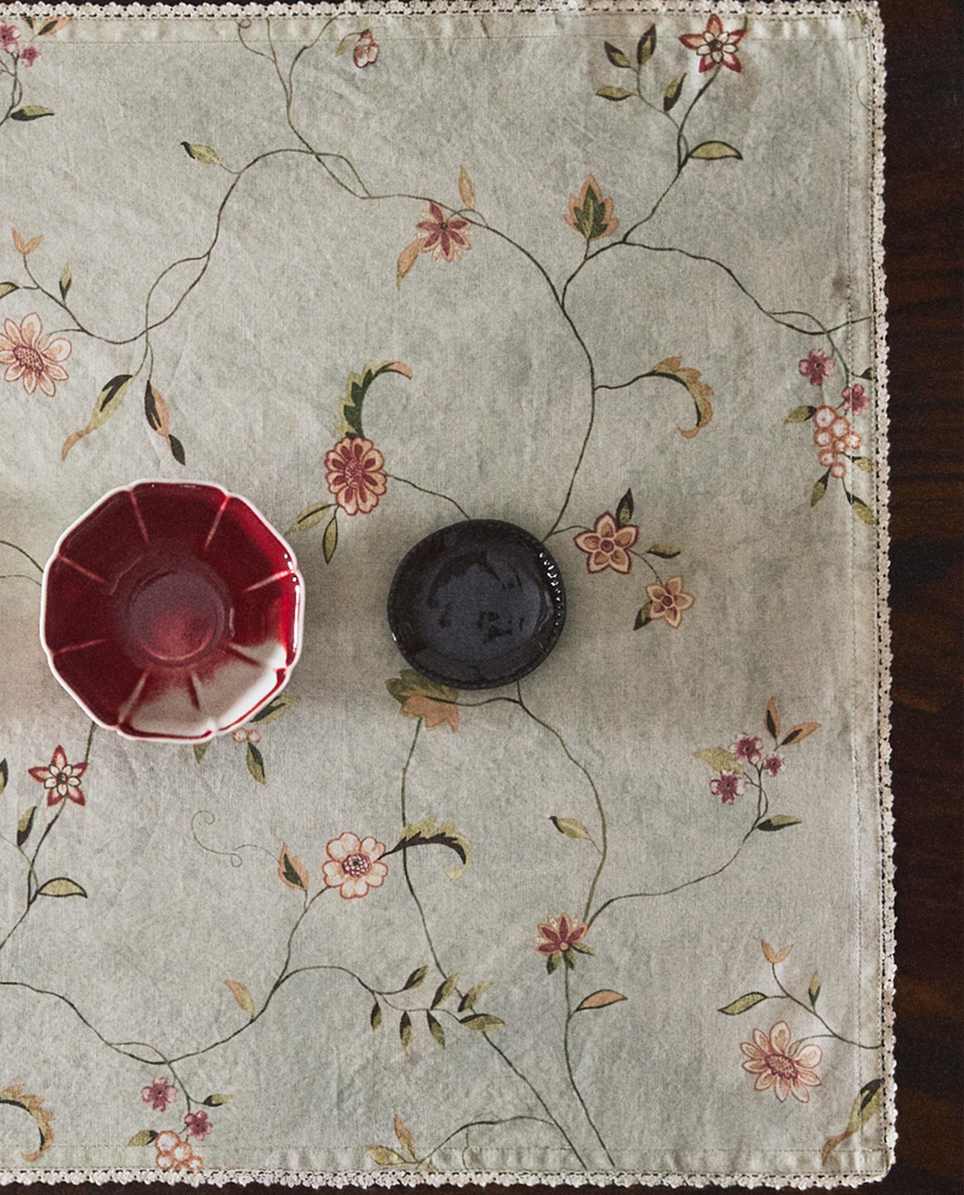 FLORAL PRINT AND LACE TRIM TABLE RUNNER | Zara Home United States of ...