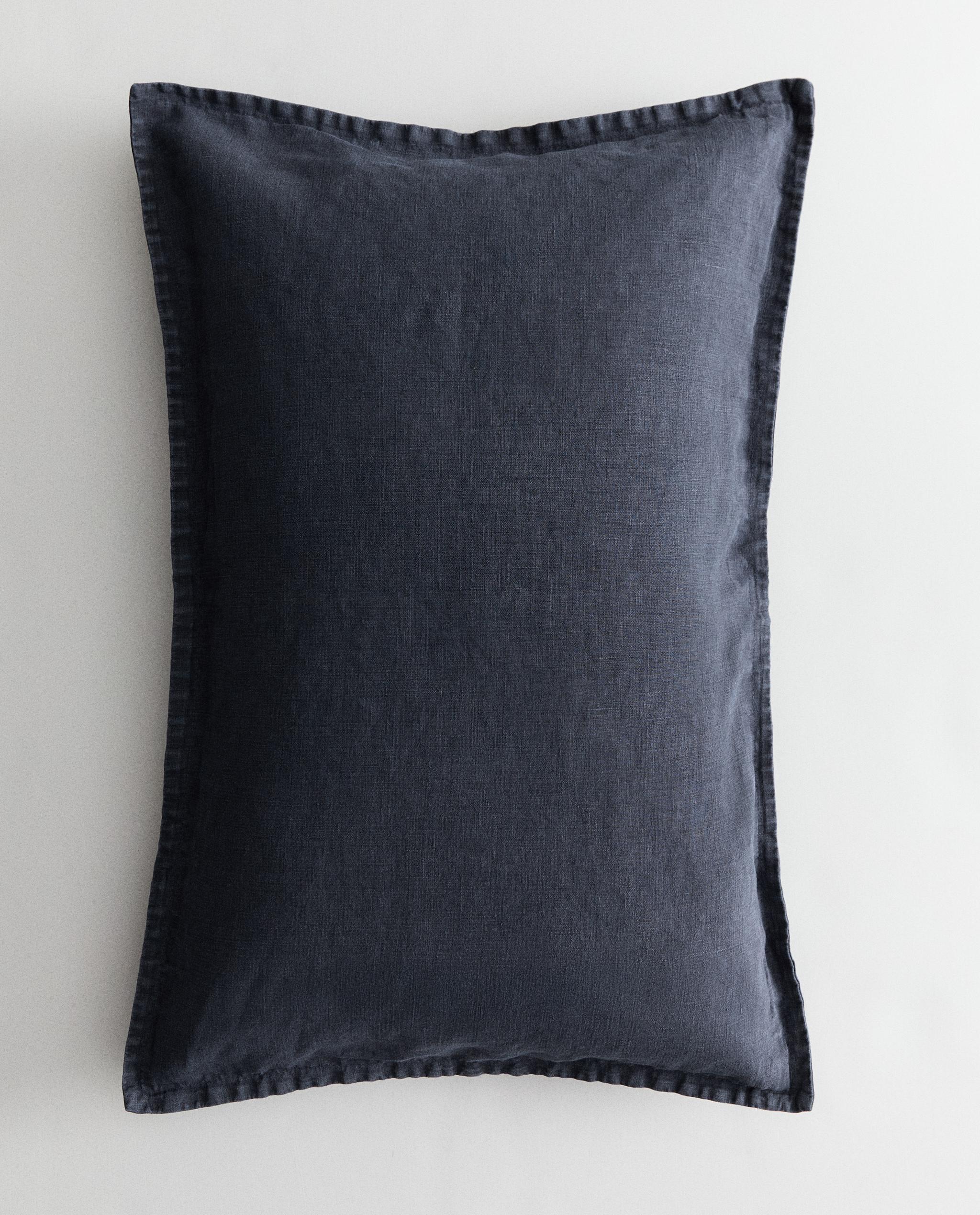 HOUSSE DE COUSSIN LIN DÉLAVÉ | Zara Home Monaco