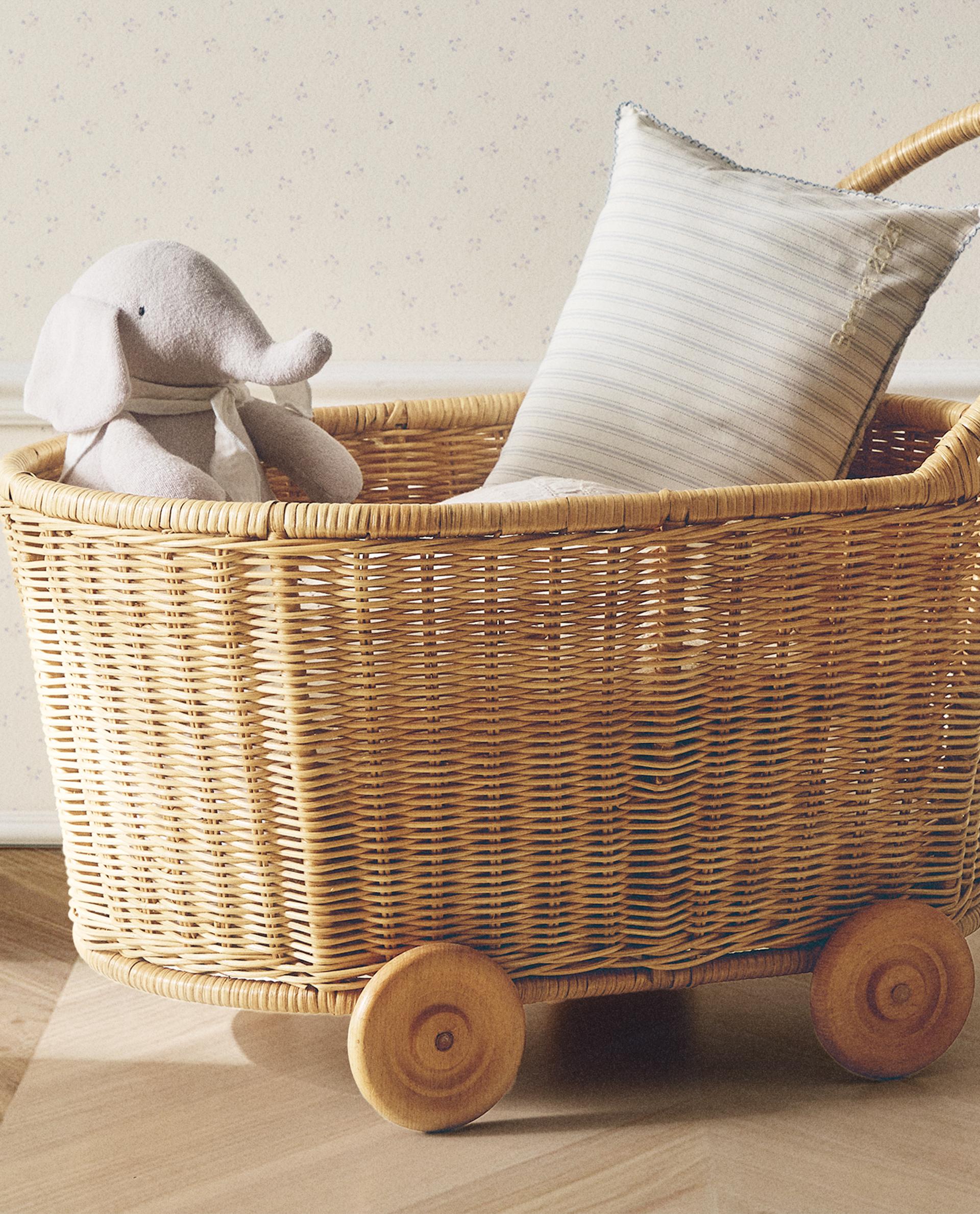 KARROCË FËMIJËSH RATTAN ME RROTA | Zara Home Shqipëria, Albania