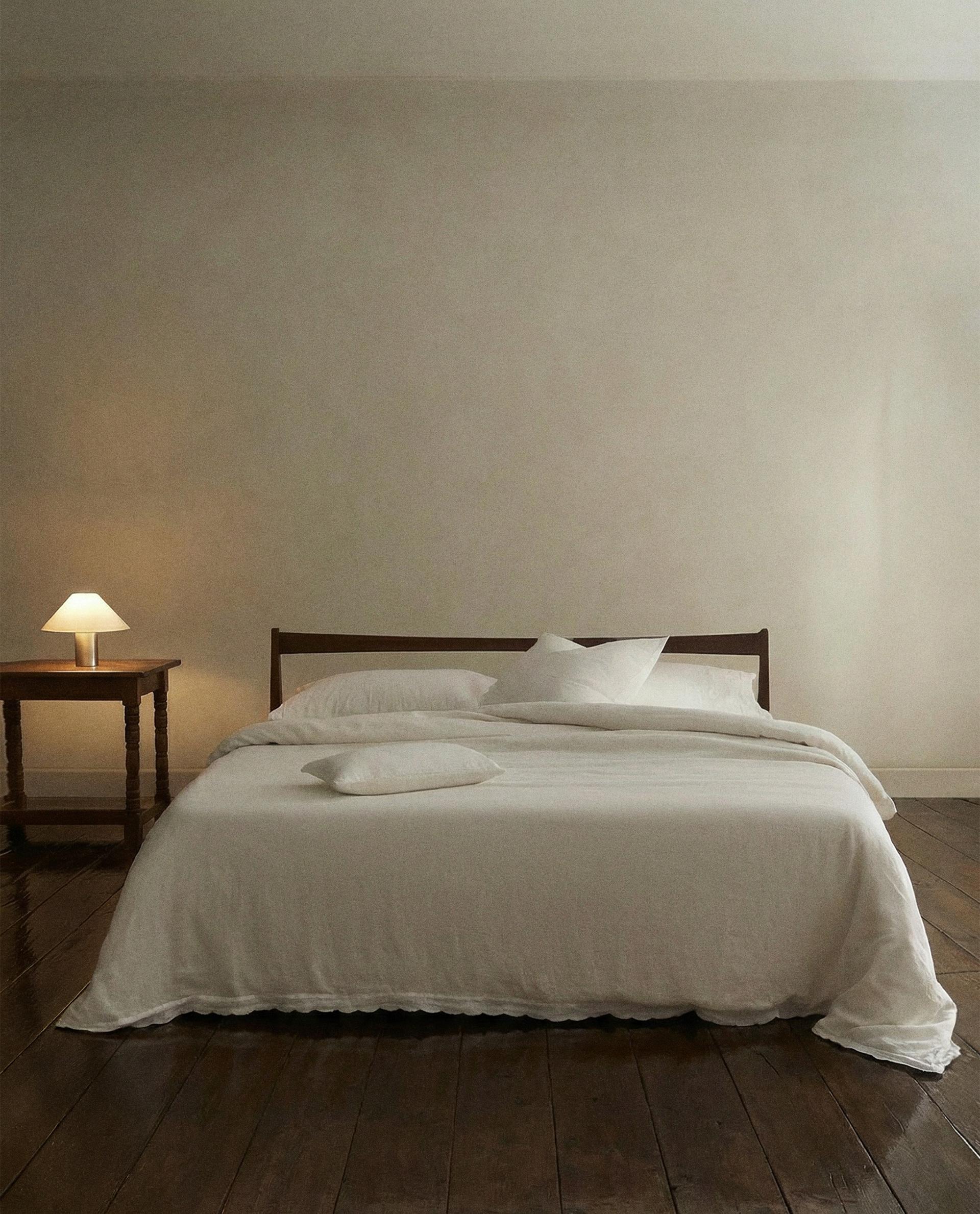 ΠΑΠΛΩΜΑΤΟΘΗΚΗ ΑΠΟ ΞΕΒΑΜΜΕΝΟ ΛΙΝΟ | Zara Home Ελλάδα / Greece