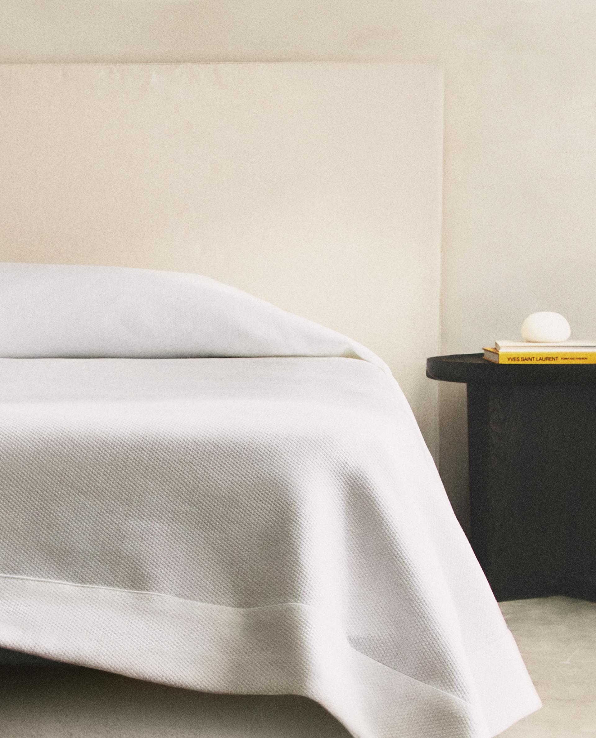 CHECKED BEDSPREAD WITH BORDER | Zara Home Bahrain