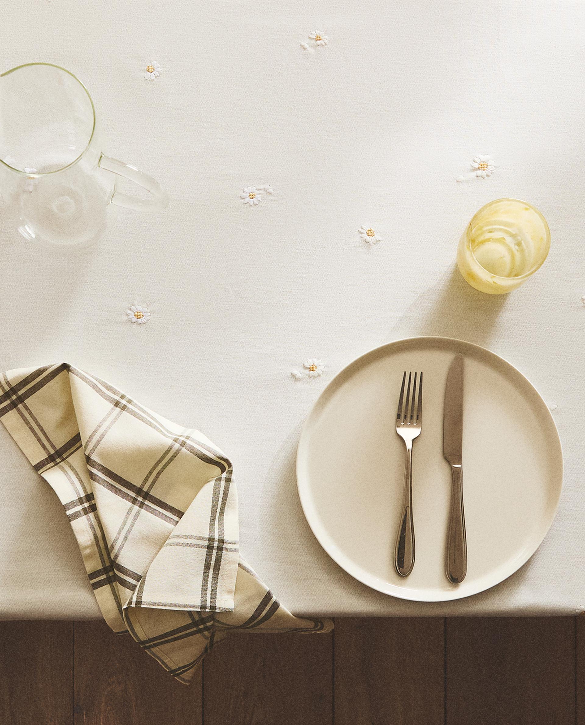 ESTOVALLES COTÓ BRODAT MARGARIDES | Zara Home España