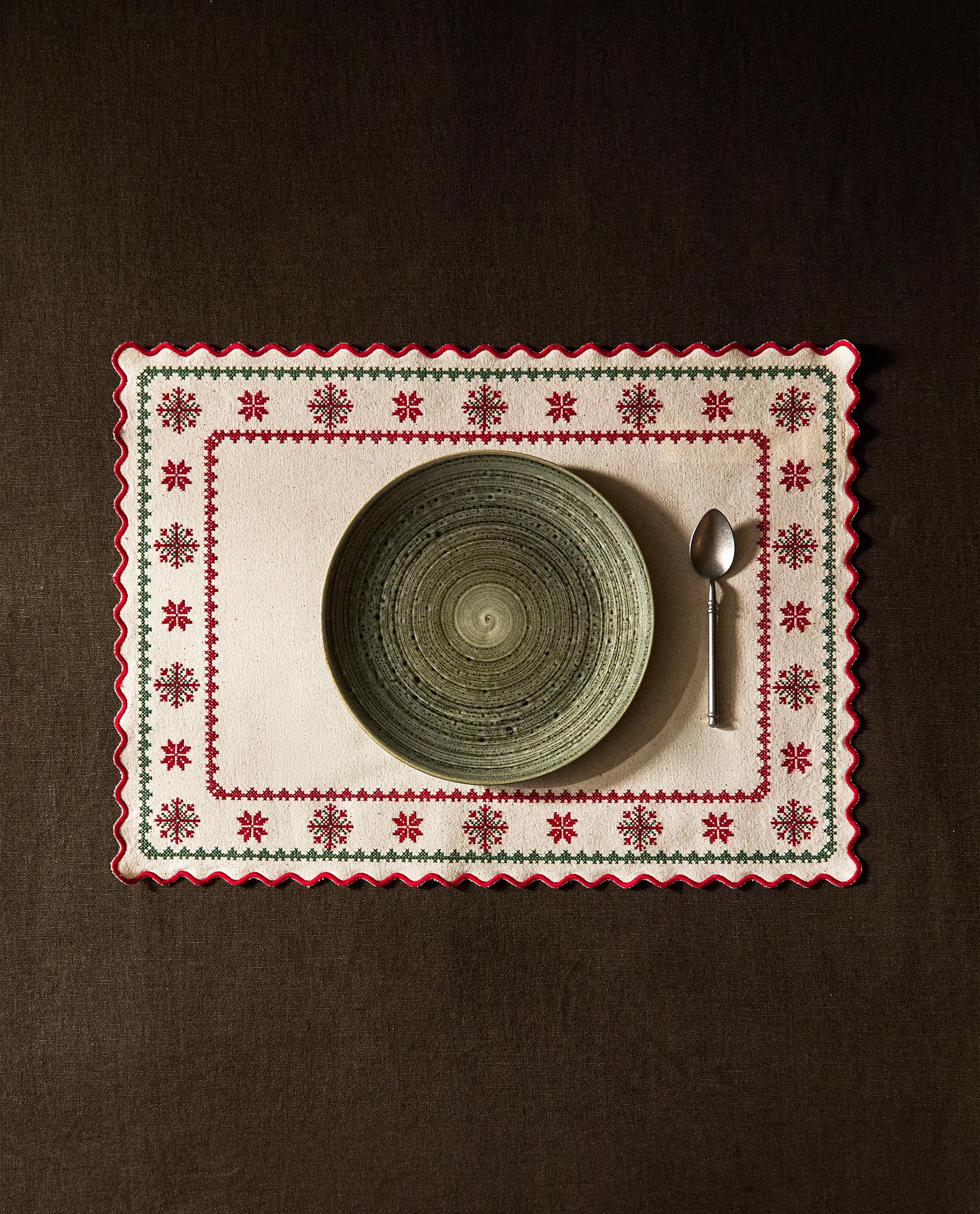 MANTEL INDIVIDUAL ALGODÓN BORDADO NAVIDAD | Zara Home España