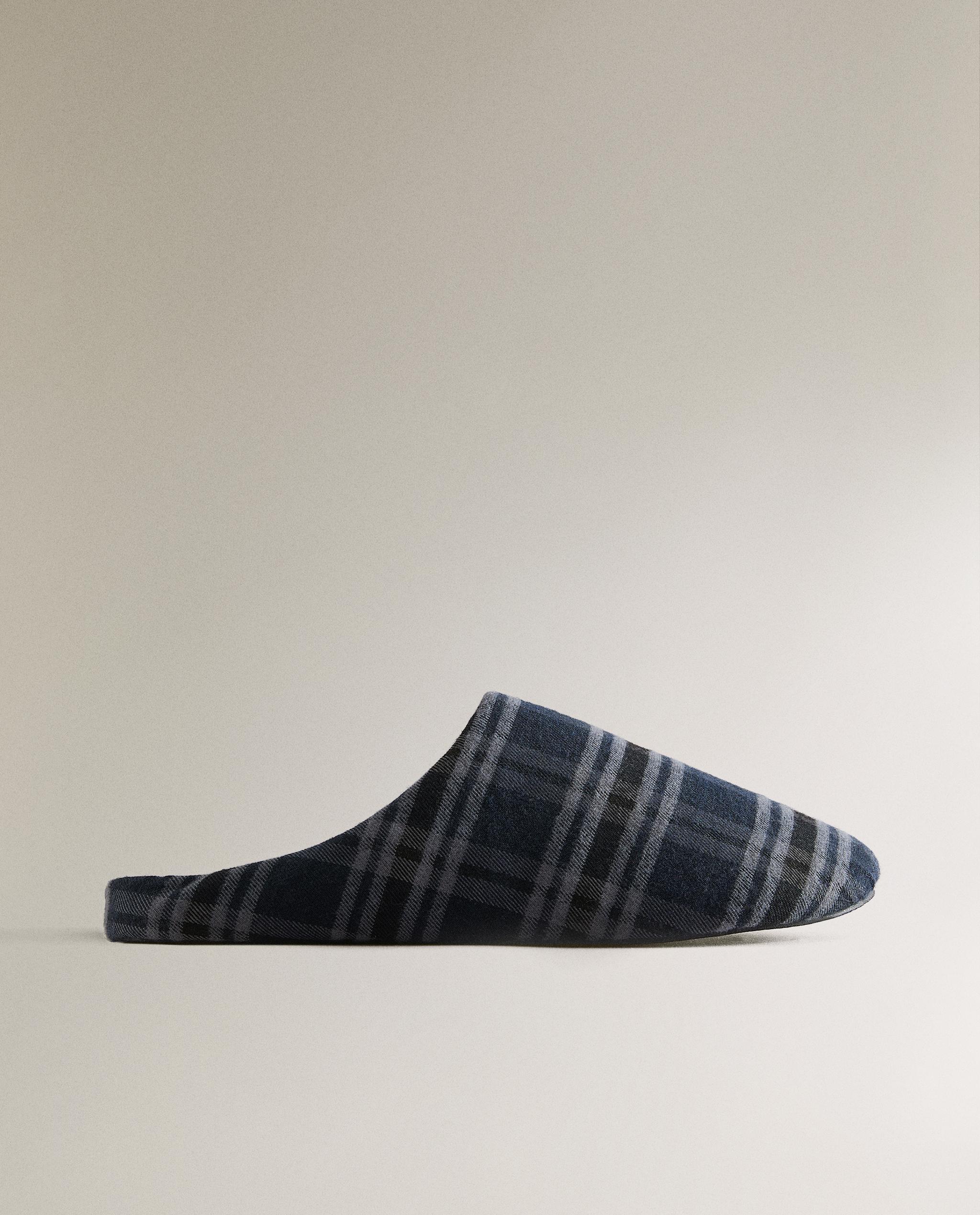 ΚΑΡΟ ΠΑΝΤΟΦΛΕΣ ΜΕ ΑΝΟΙΧΤΟ ΠΙΣΩ ΜΕΡΟΣ | Zara Home Ελλάδα / Greece